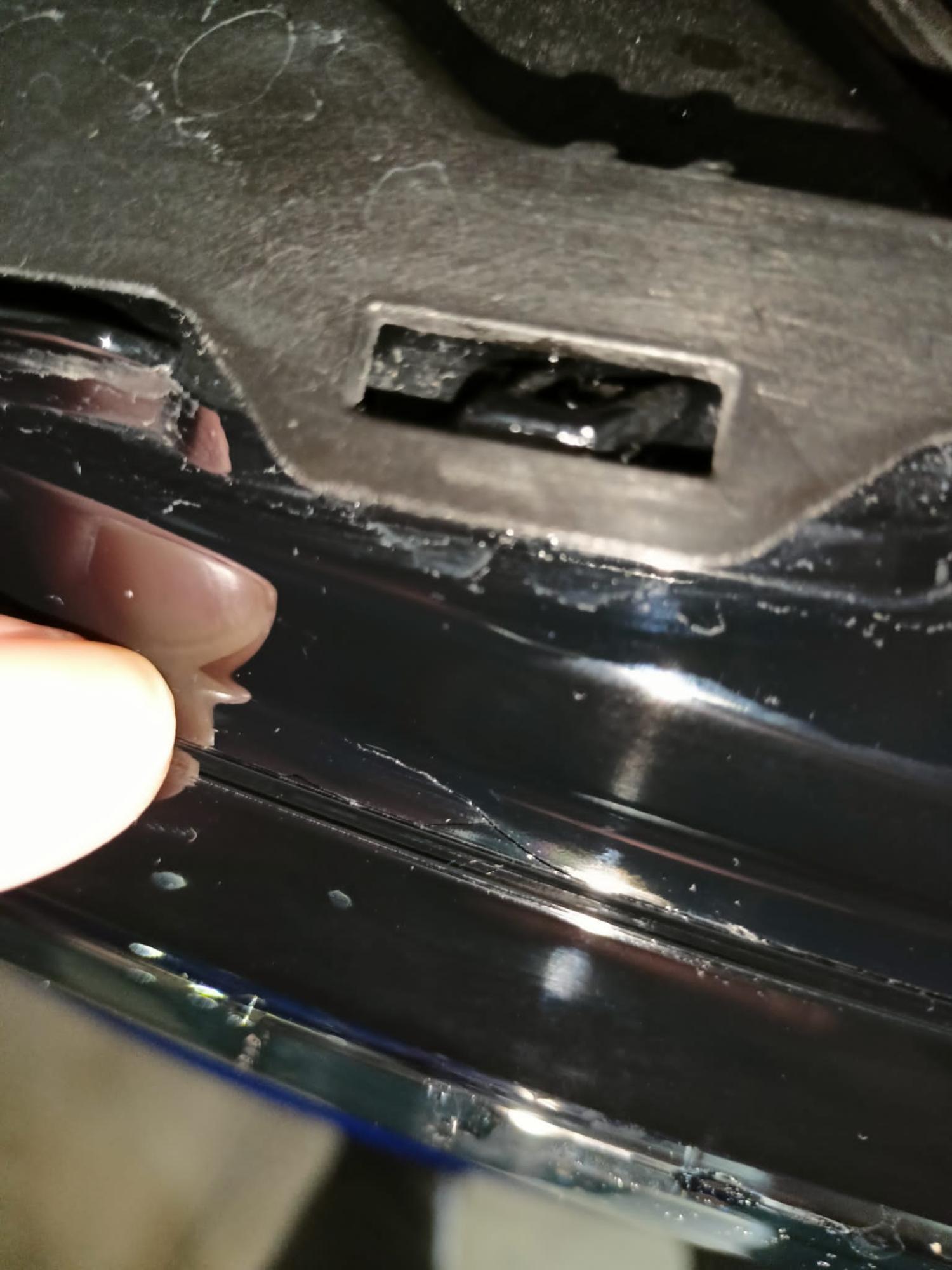 Volkswagen T-Roc Has Micro Cracks In The Front Headlight - Xolvie