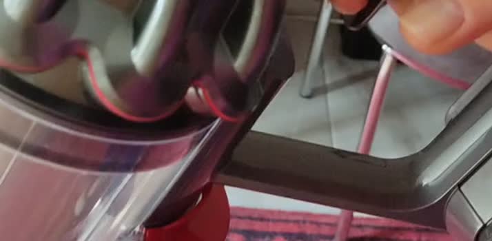 Dyson V10 Trigger Button Is Broken, The Vacuum Can't Operate - Xolvie