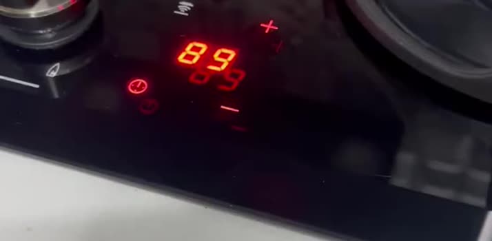 Electrolux 5-Burner Cooker Display Malfunctions, Constant Beeping - Xolvie