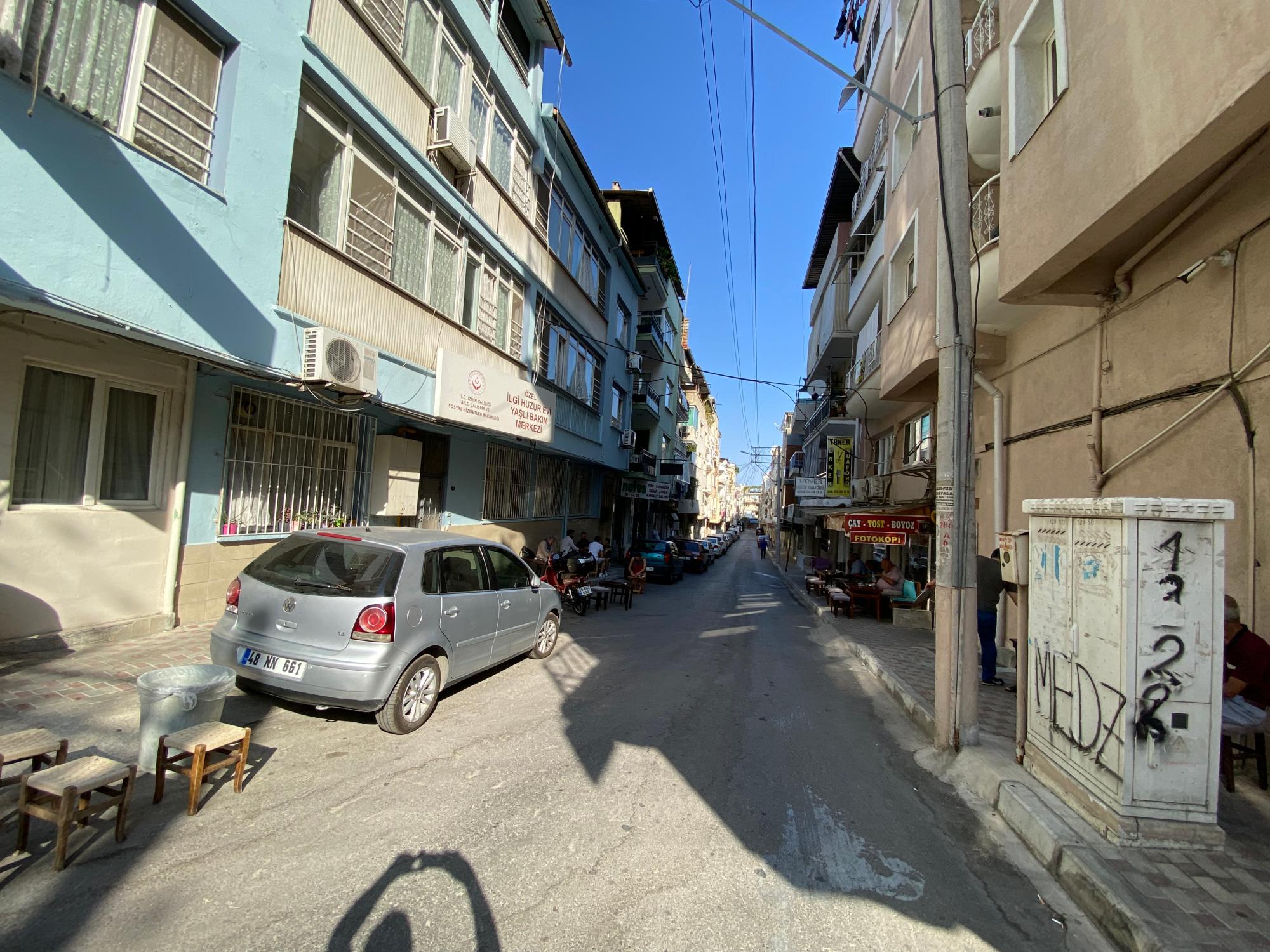 İzmir Büyükşehir Belediyesi Kaldırım Ve Bina Önü İşgali - Şikayetvar