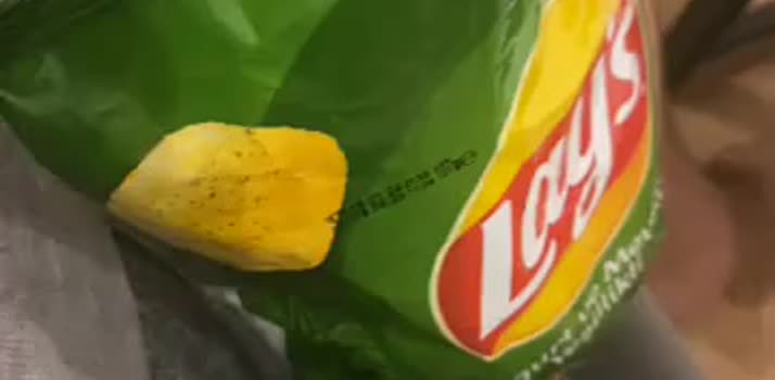Lays Paket İçerisinden Çıkan Bozuk Veya Yanık Yenilemeyecek Cisim ...