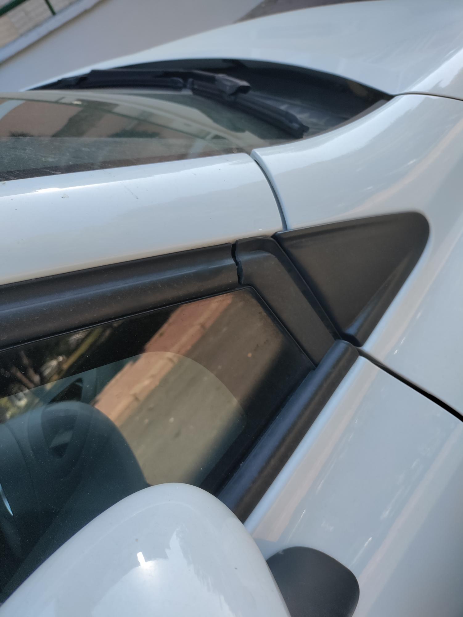 Window Lines on My Renault Clio 4 Broke Unexpectedly - Xolvie