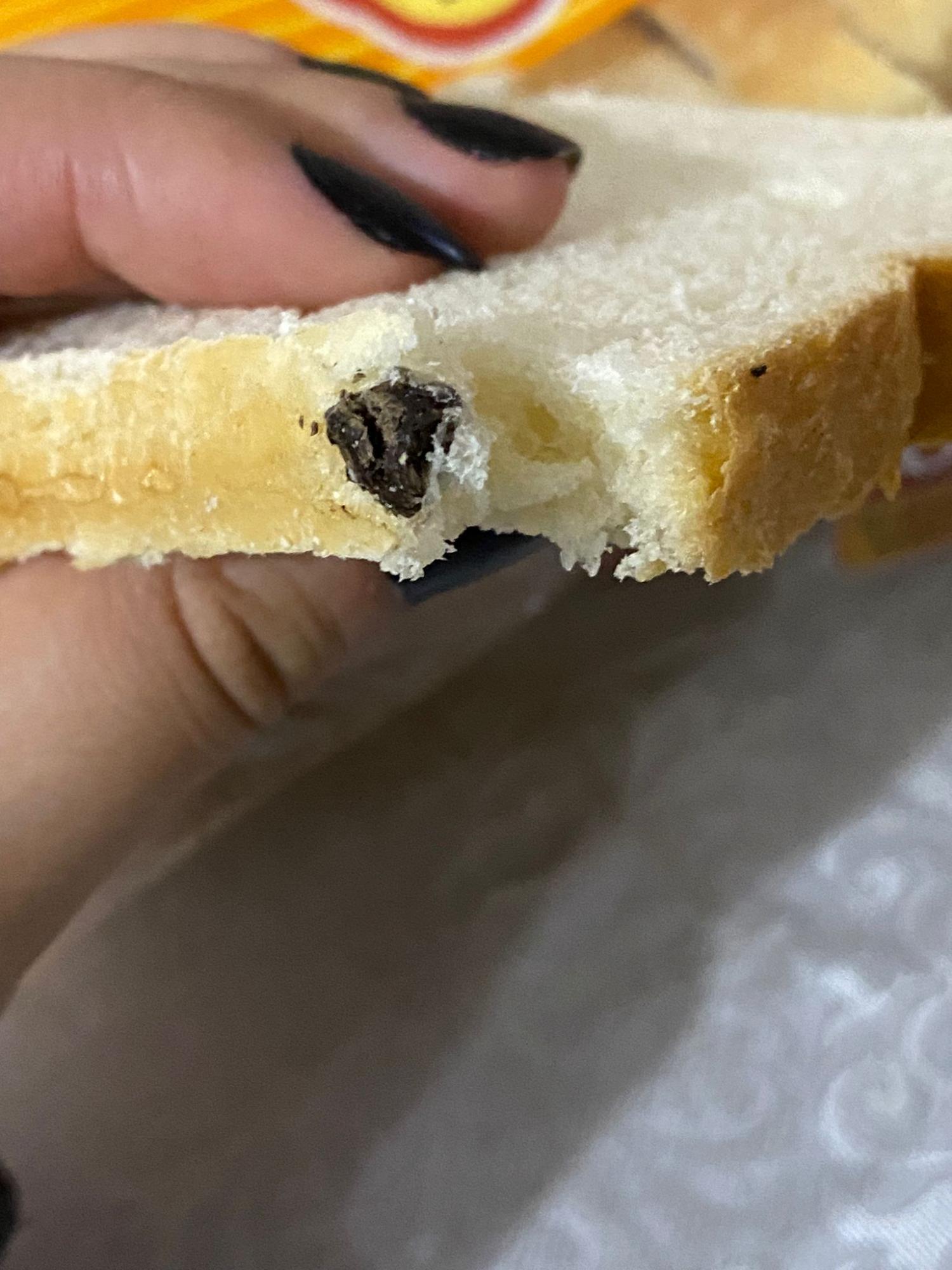 Uno Ekmek Tost Ekmeği İçinden Siyah Bir Şey Çıkması - Şikayetvar Uno Ekmek Tost Ekmeği İçinden Siyah Bir Şey Çıkması - Şikayetvar