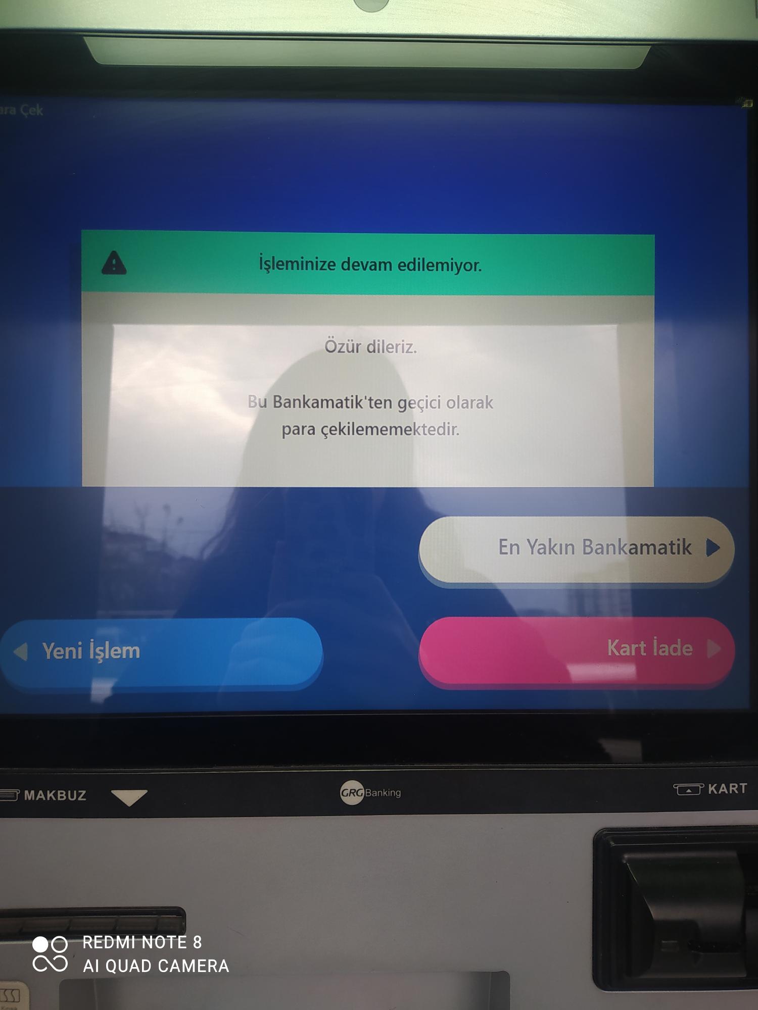 Bezirganbahçe Konutları Önündeki İş Bankası Ve VakıfBank ATM'si ...