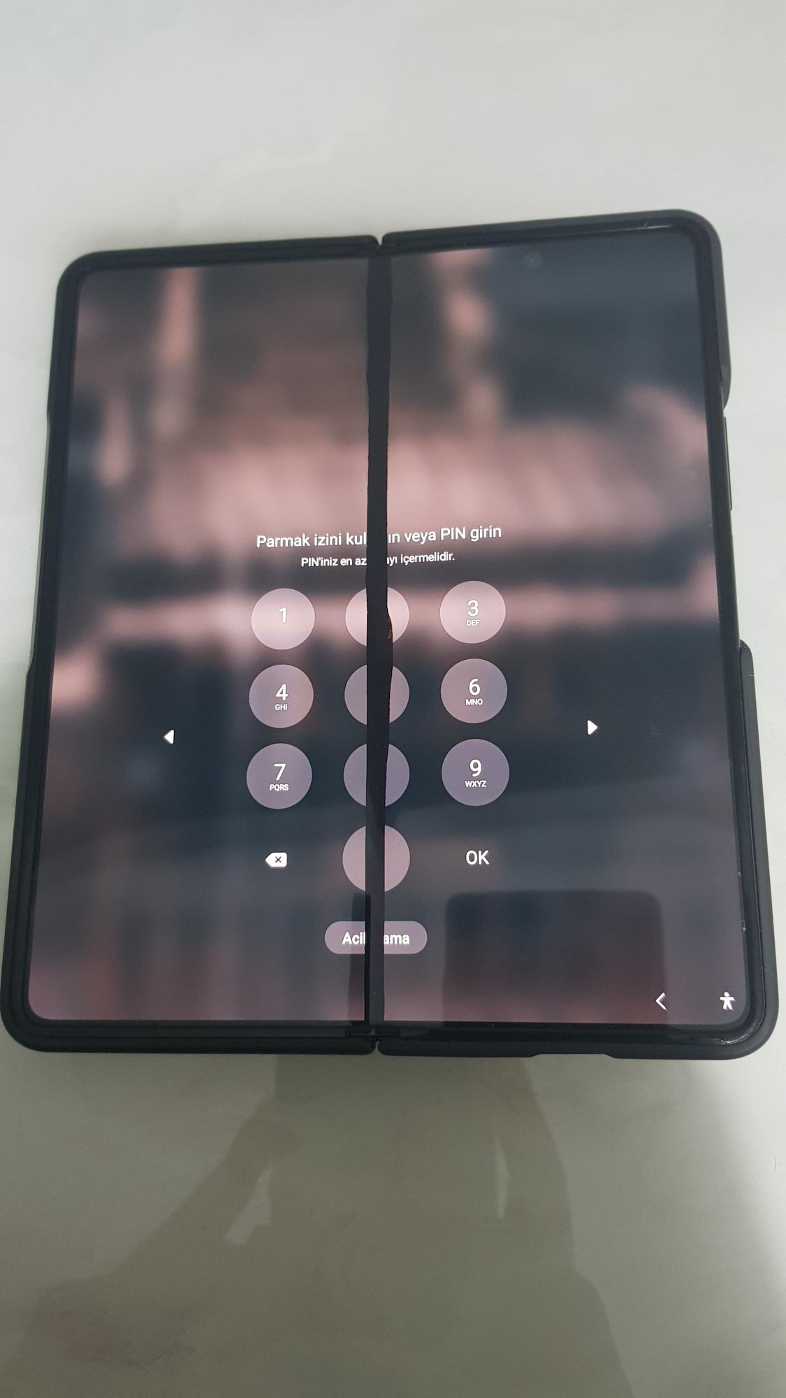 My Samsung Z Fold 4 Has A Black Strip on The Main Screen - Xolvie