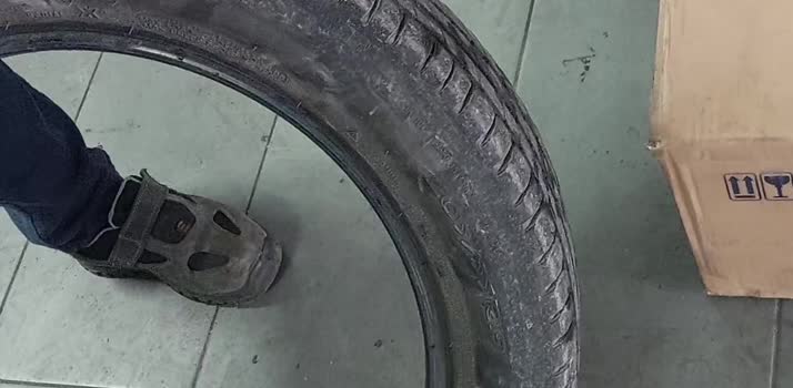 Under One-Year-Old Michelin Tire Explode Without Reason - Xolvie