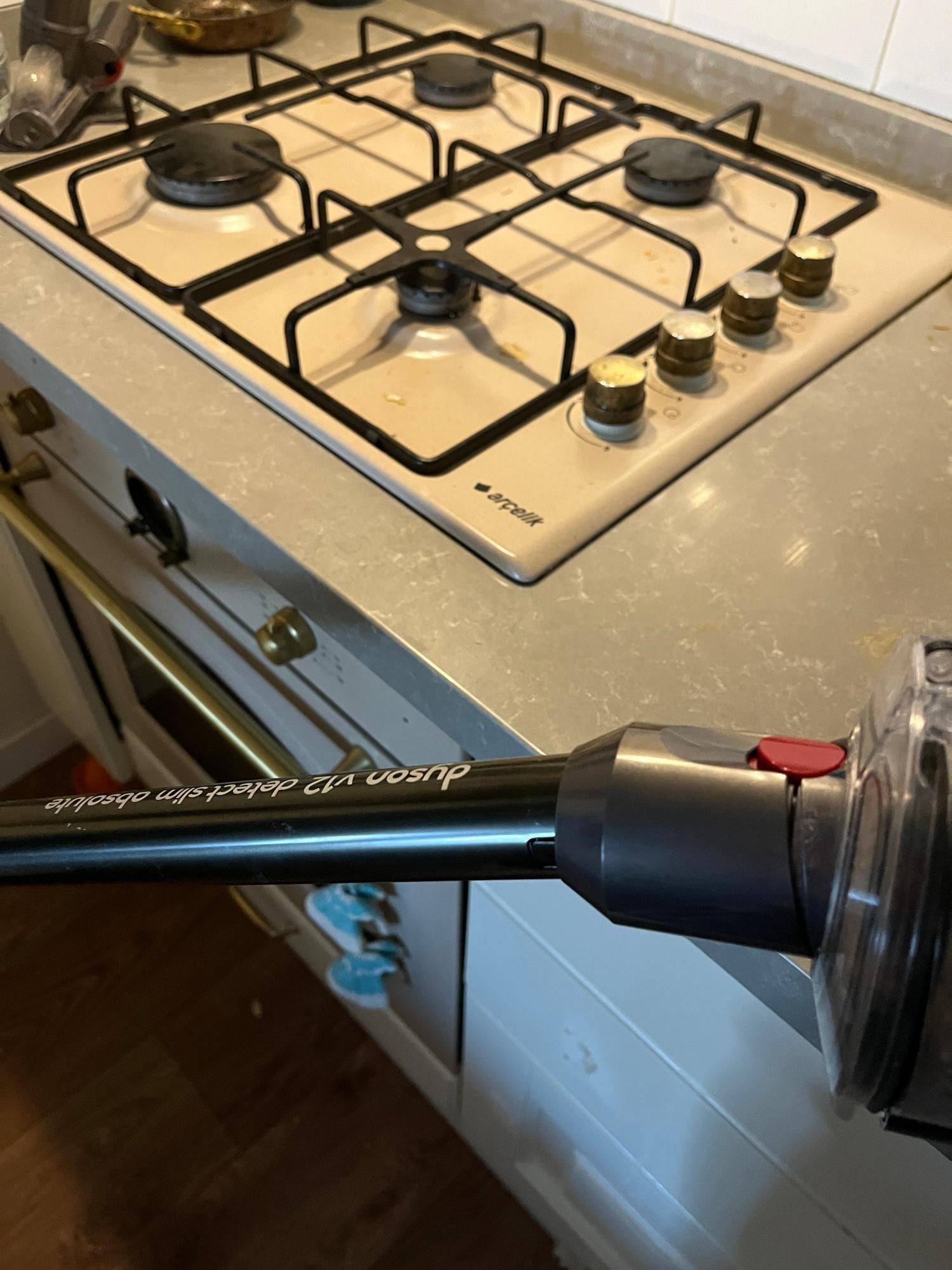 Dyson V12 Pipe Broken 2 Months Before, No Solutions - Xolvie