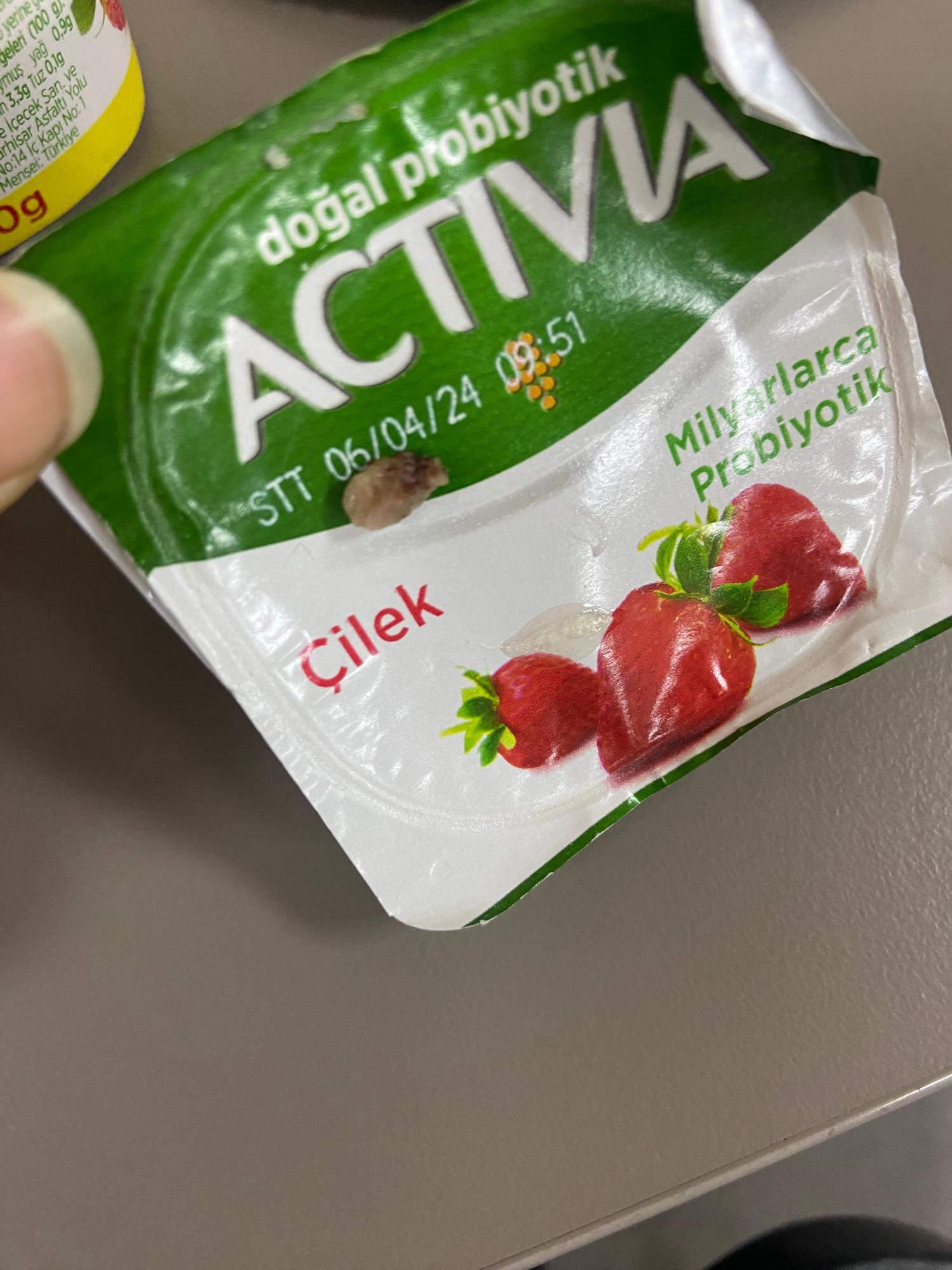 Danone Tikveşli Activia Yoğurttan Çürümüş Çilek Çıktı - Şikayetvar