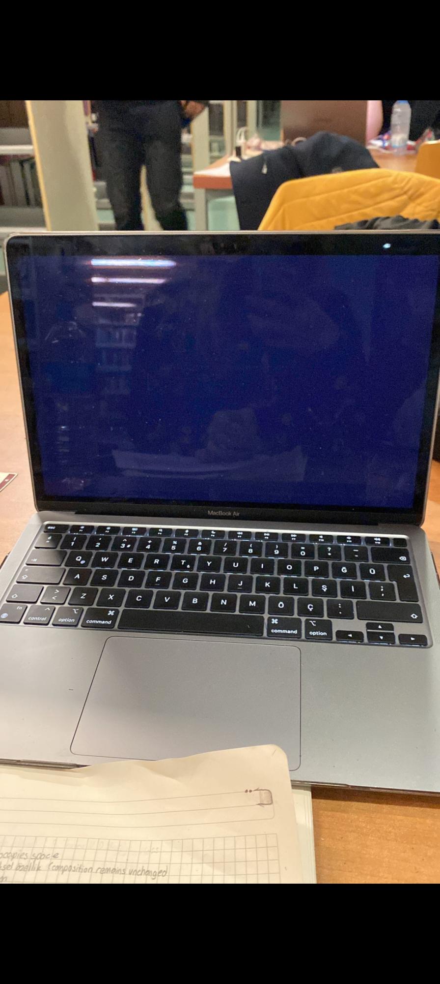 Apple Macbook Air M1 Ekran Bozulması - Şikayetvar