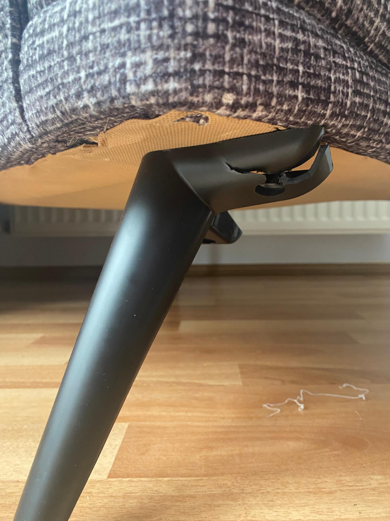 Yeni Aldığım İstikbal Berjer Ayağı Kırıldı! - Şikayetvar