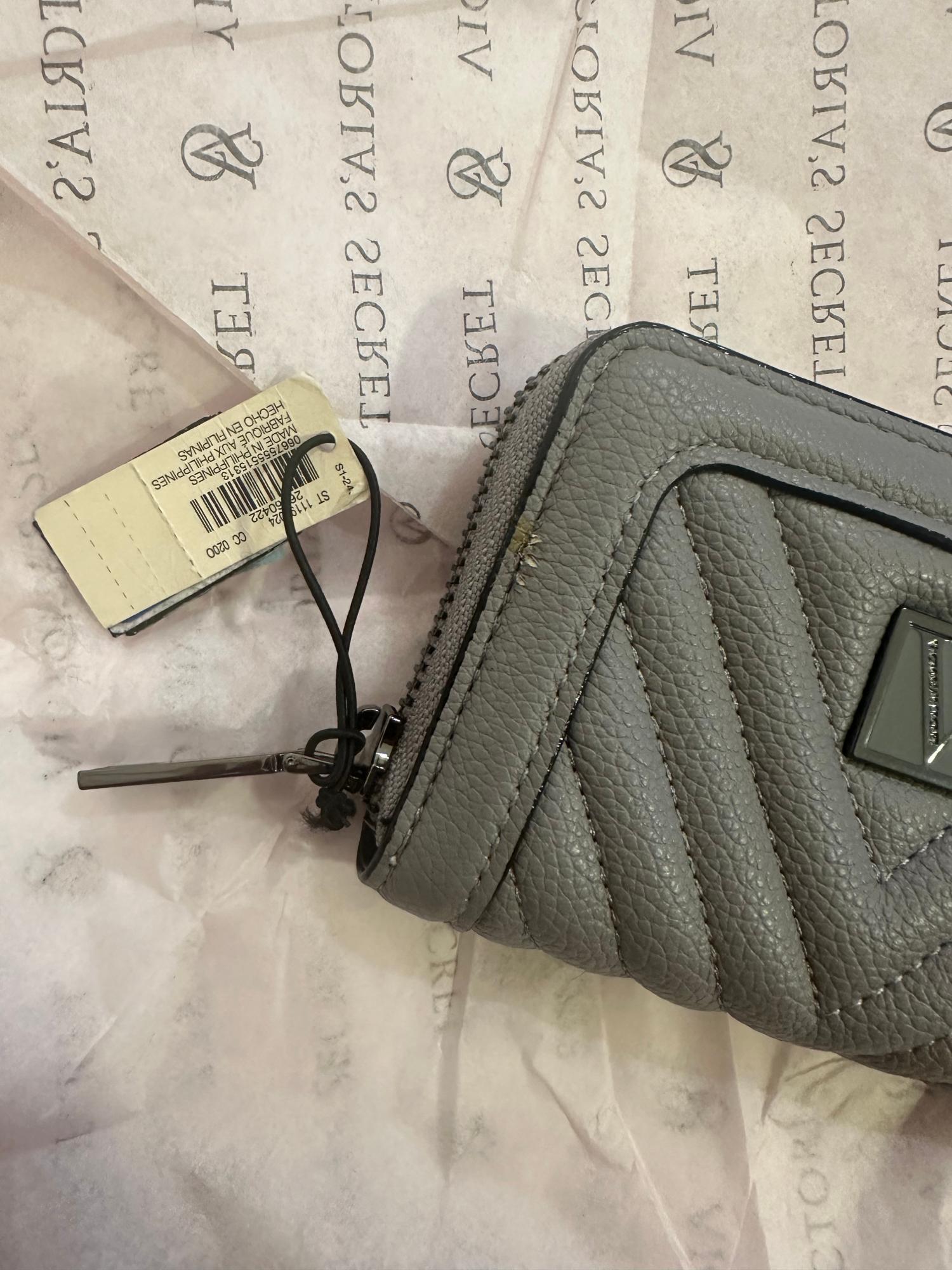 Victoria's Secret Wallet Defect - Quality Complaint - Xolvie