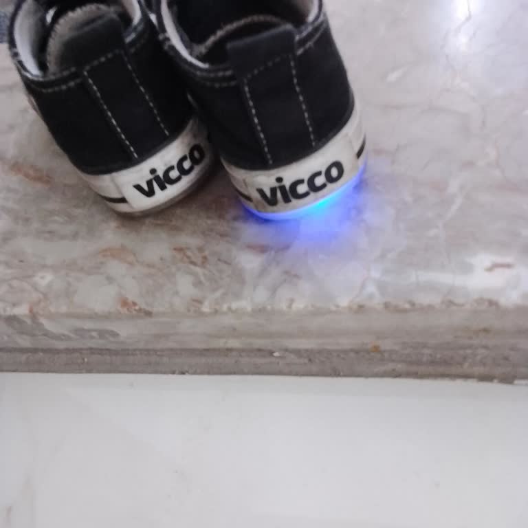 Vicco Işıklı Ayakkabının Işıkları Hemen Bozuldu - Şikayetvar