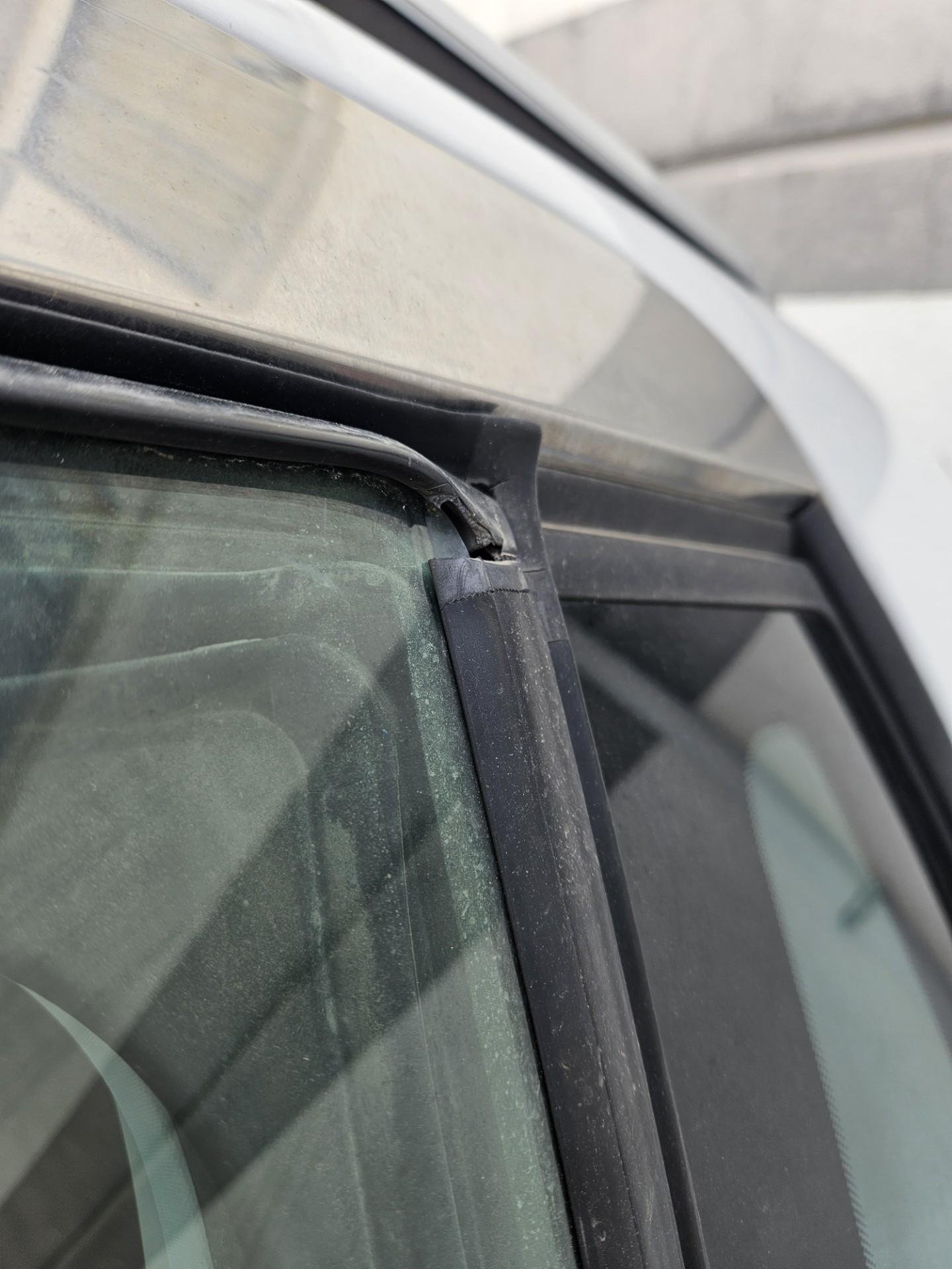 Manufacturing Defect in Rear Door Window Seals Of Peugeot 2008 - Xolvie