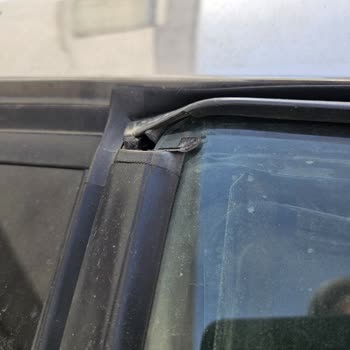 Manufacturing Defect in Rear Door Window Seals Of Peugeot 2008 - Xolvie