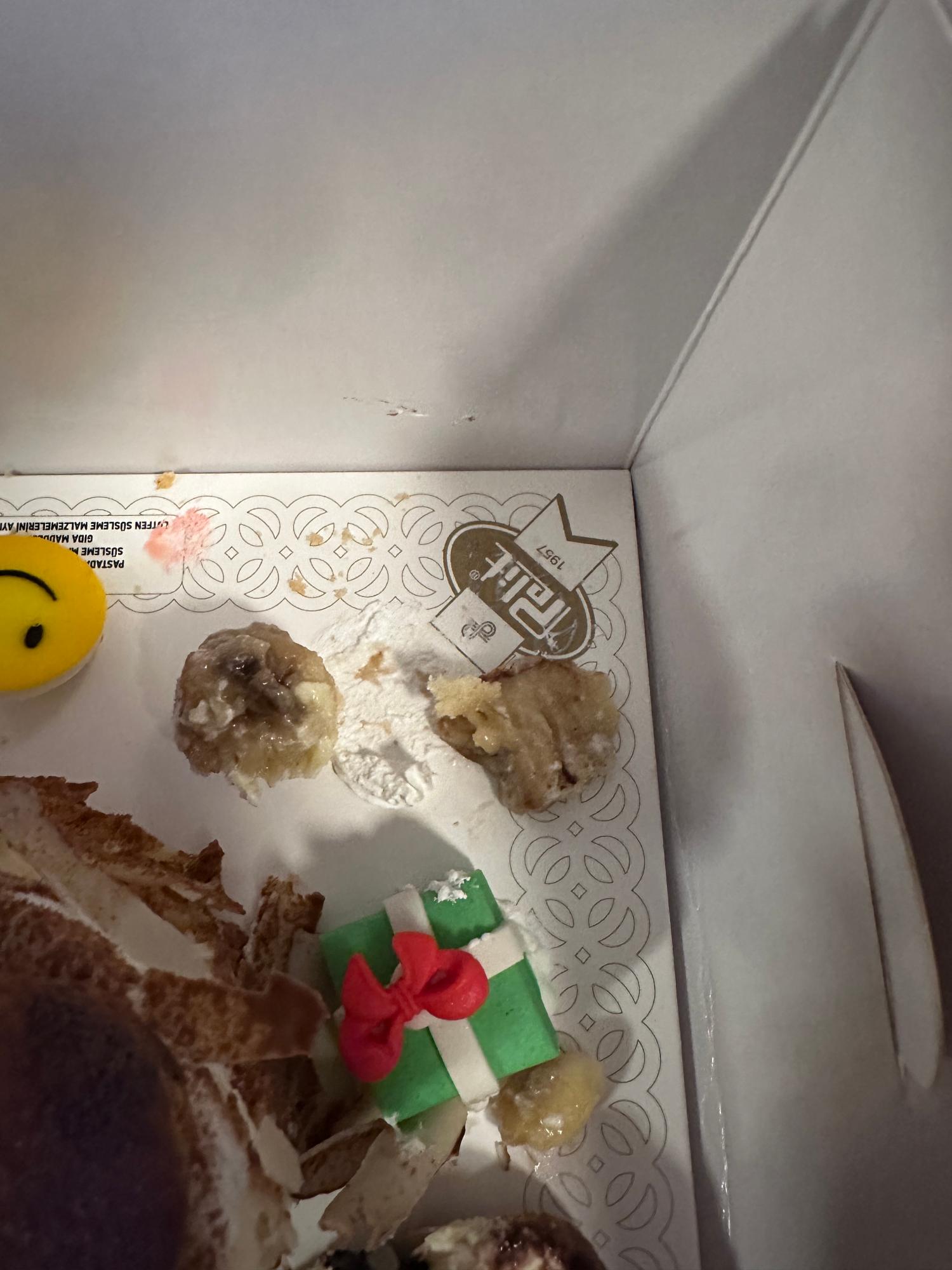 Pelit Pastanesi, Eksi Ve Bozuk Pasta Gönderdi - Şikayetvar