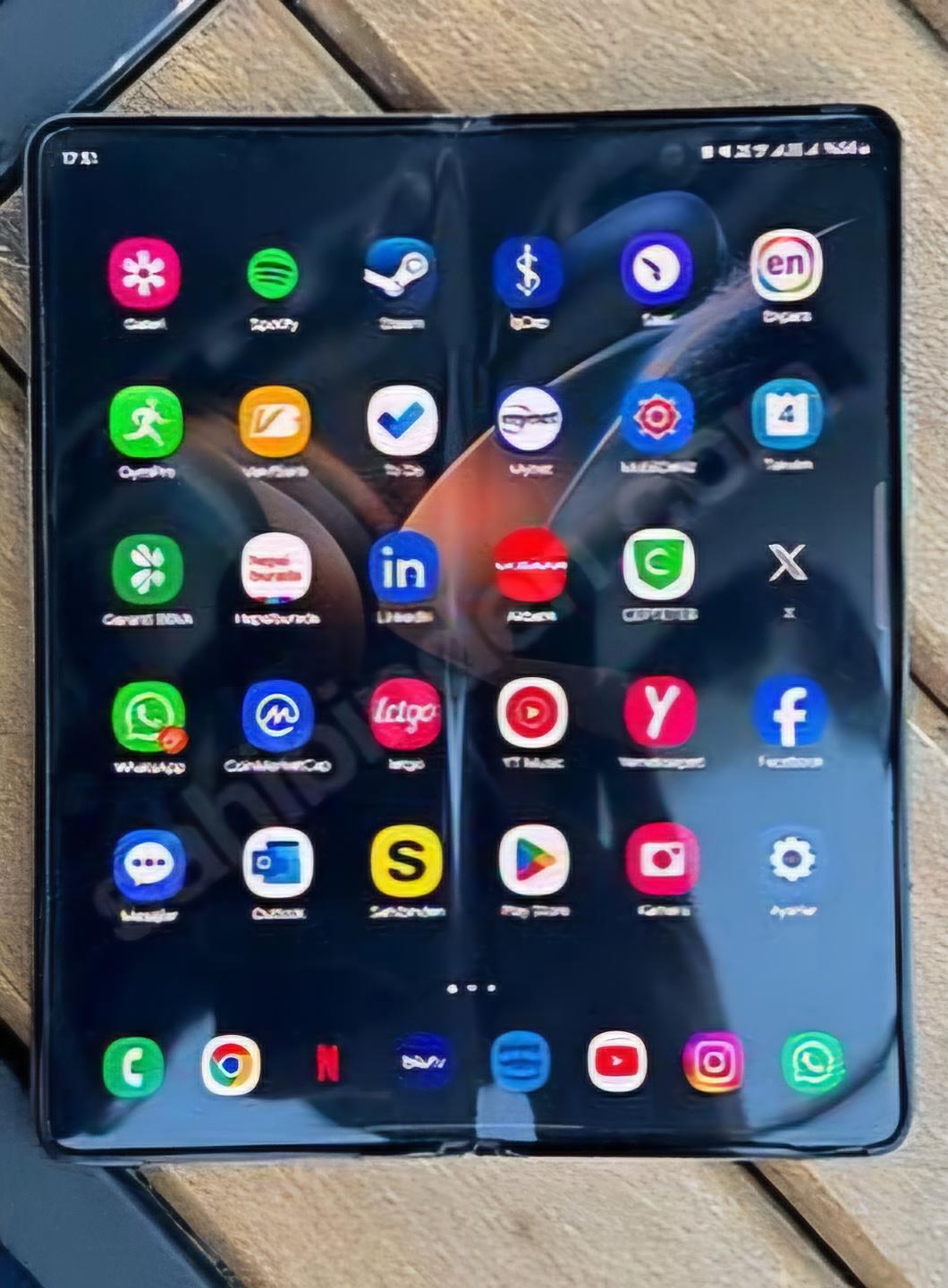 Samsung Z Fold 3 Inner Screen Protector, Air Bubble Appeared on the ...