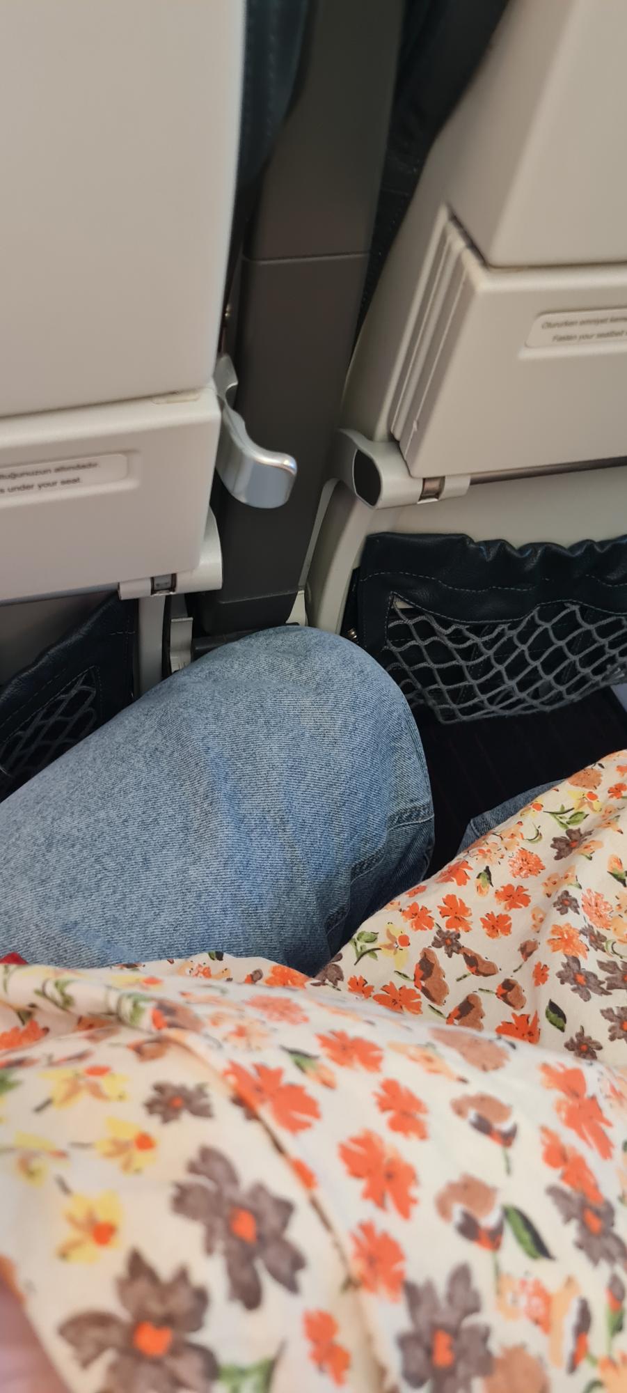 AJet AJet (Anadolu Jet) Premium Bilet Alıp Dar Koltukta Seyahat Etmek ...