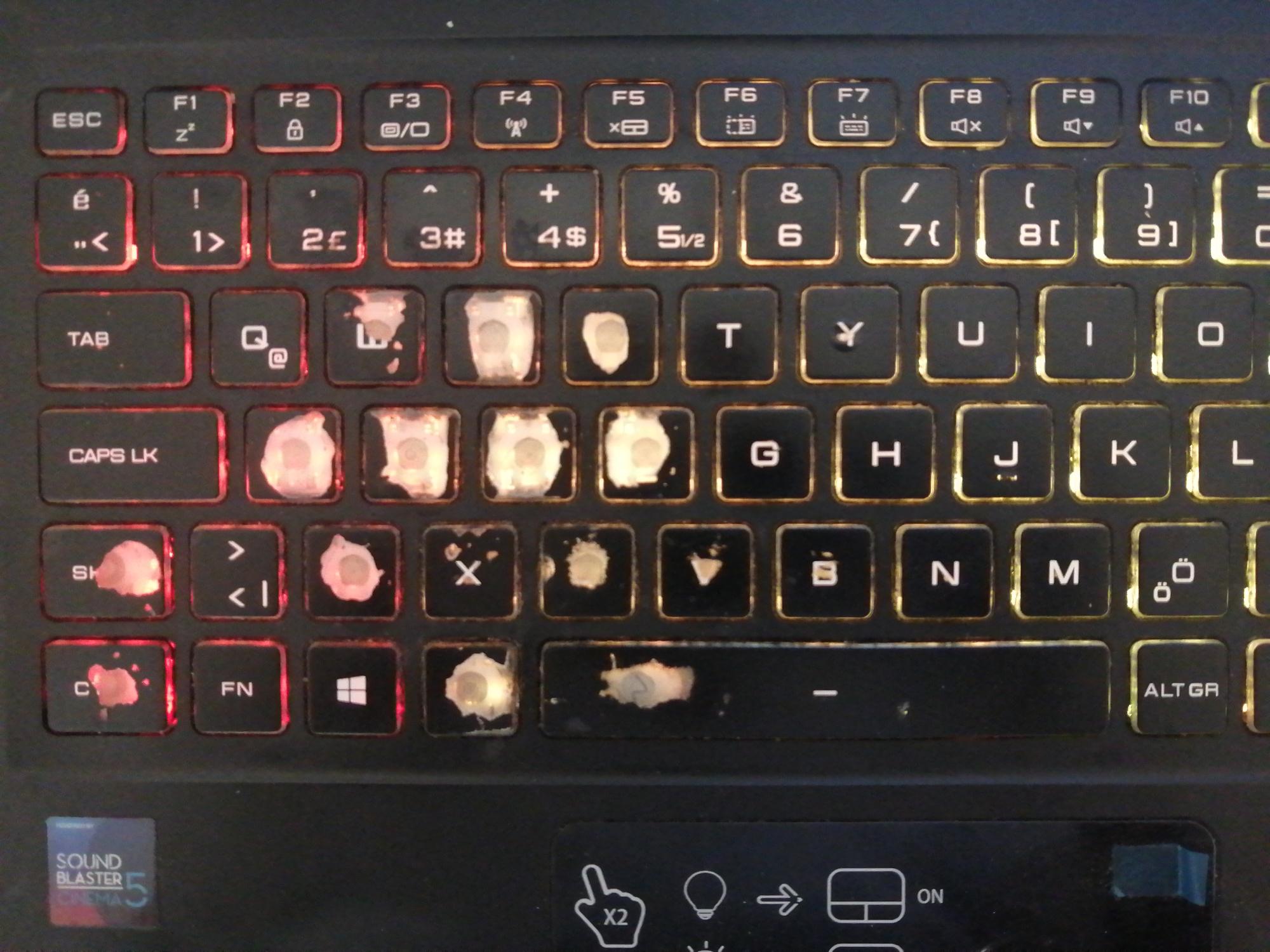 Monster Notebook Klavye Tuşlarının Silinmesi - Şikayetvar