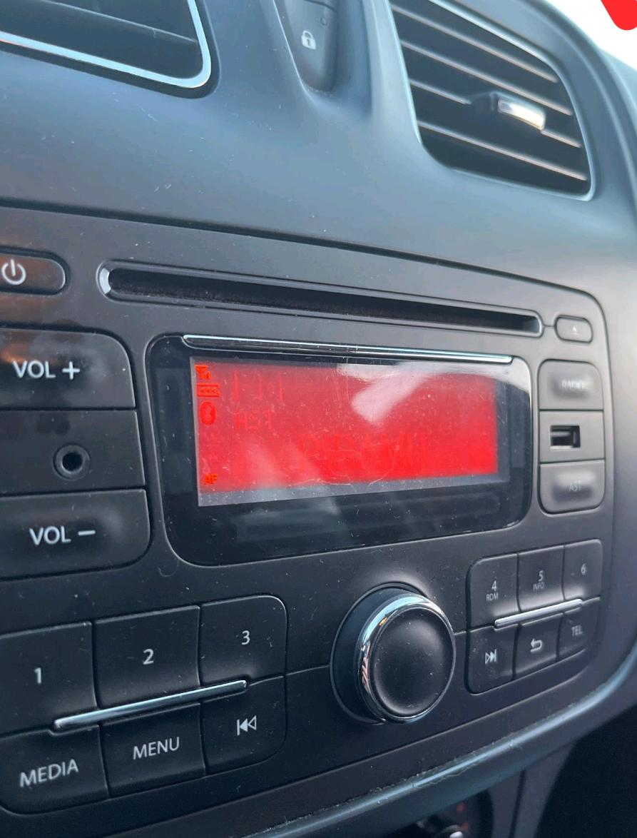 Renault Sembol 2016 Modelde Sorunlu Teyp - Şikayetvar