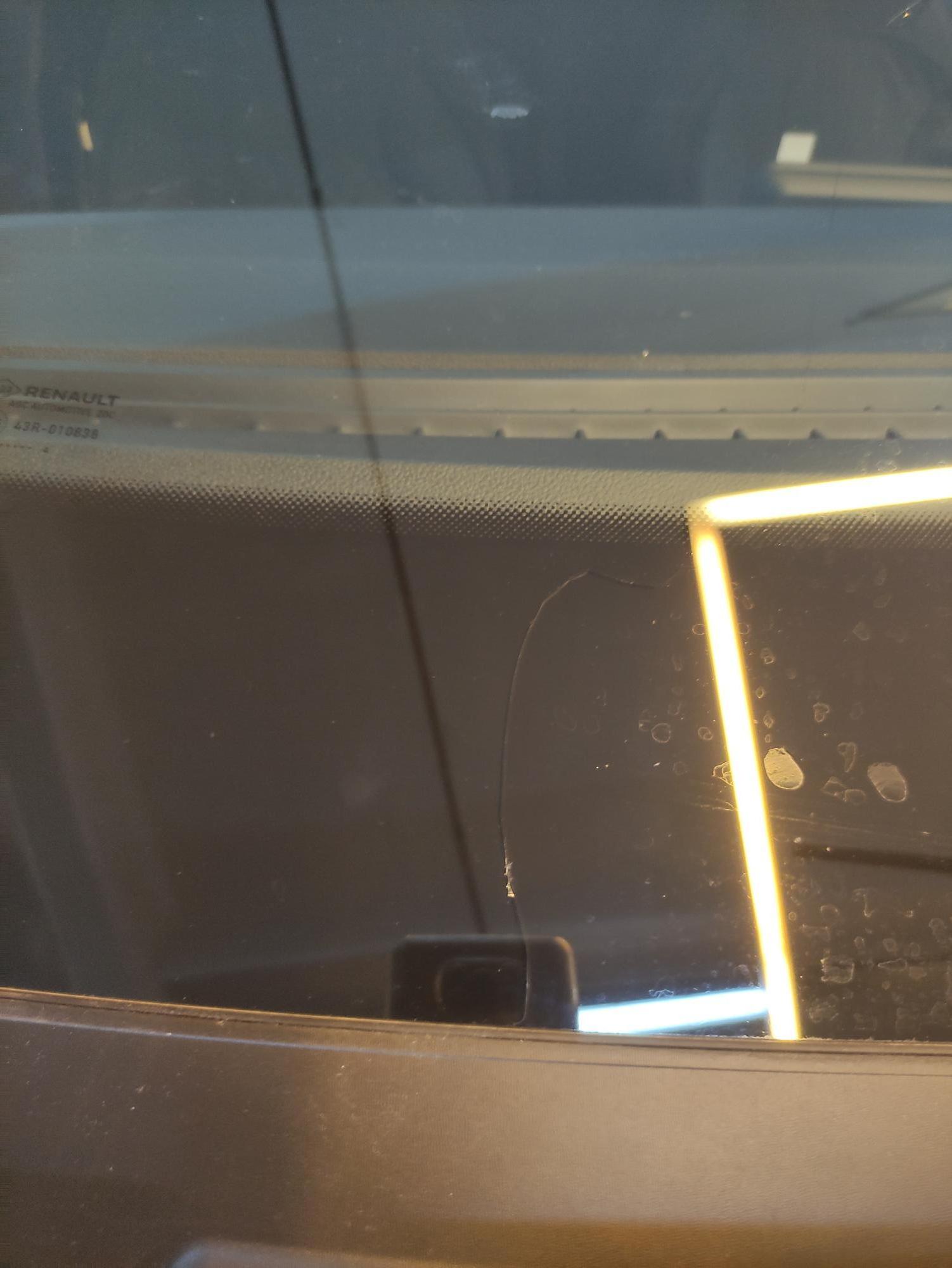 Renault Austral Windshield Cracked After 1.5 Months , Warranty Claim ...