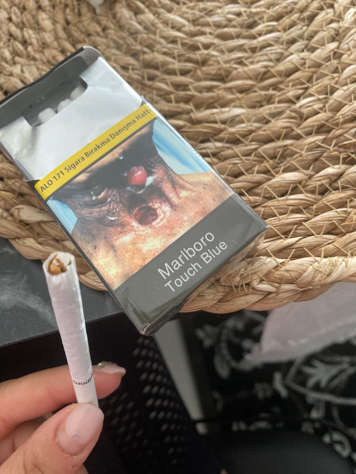 Philip Morris Marlboro Touch Blue Sigaralarının İç Tütünü Dökülüyor ...
