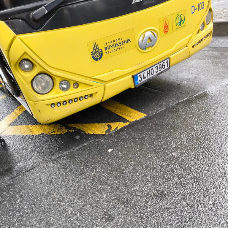 İETT - İstanbul Elektrik Tramvay Tünel Zincirlikuyu Metrobüs Durağı ...