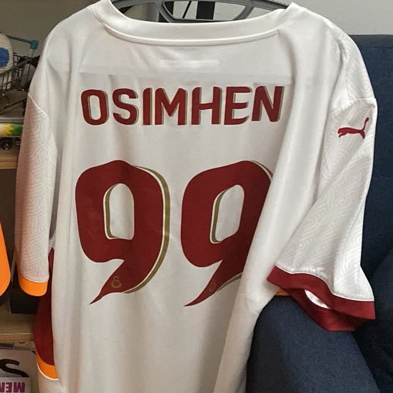 GS Store Gelen Müşteriye Bakmak Yerine Telefonla Oynayan Personel ...