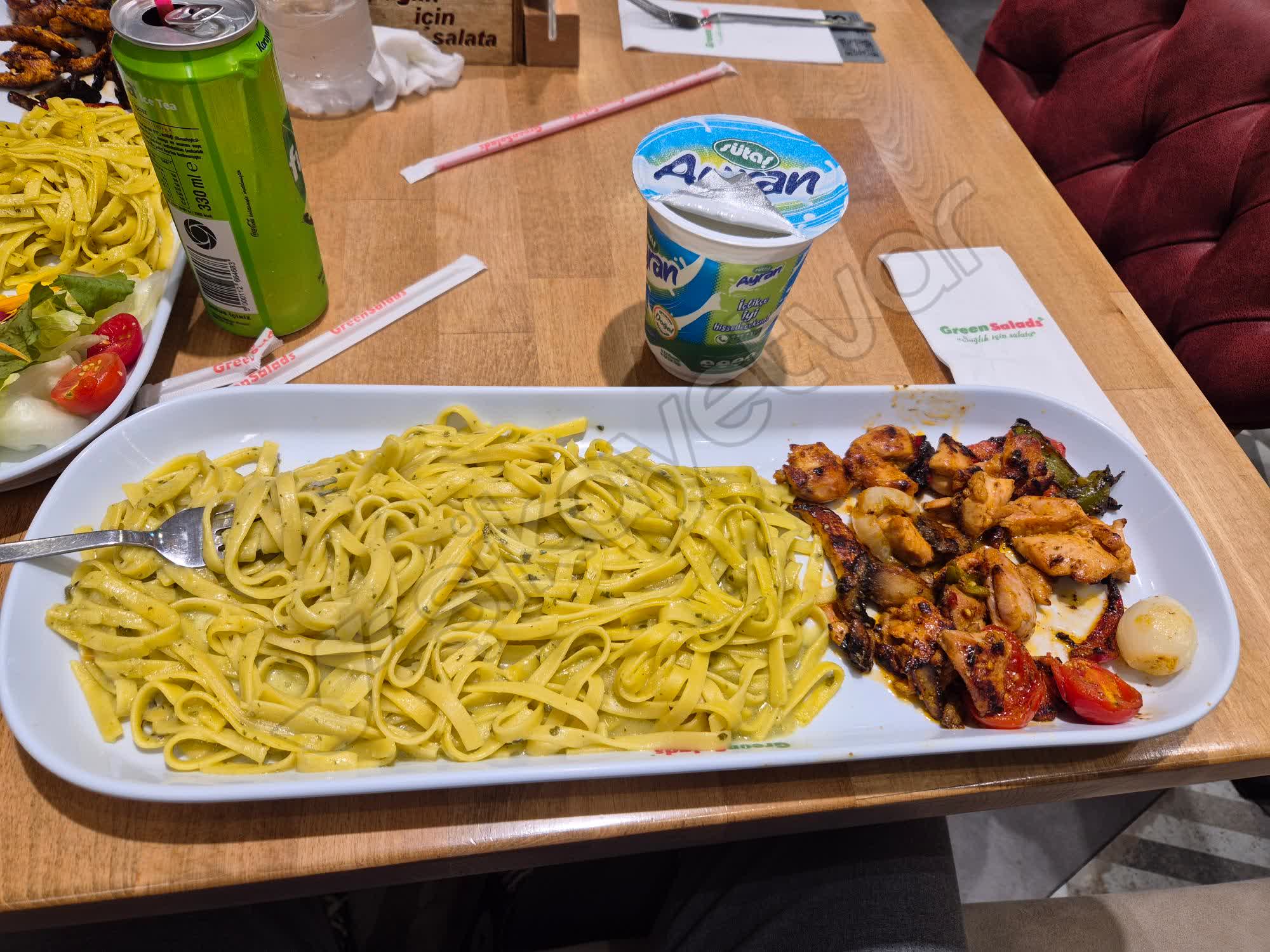 Green Salads Menüde Yazan Porsiyon Ve Görselden Farklı Ürün Veriyor ...