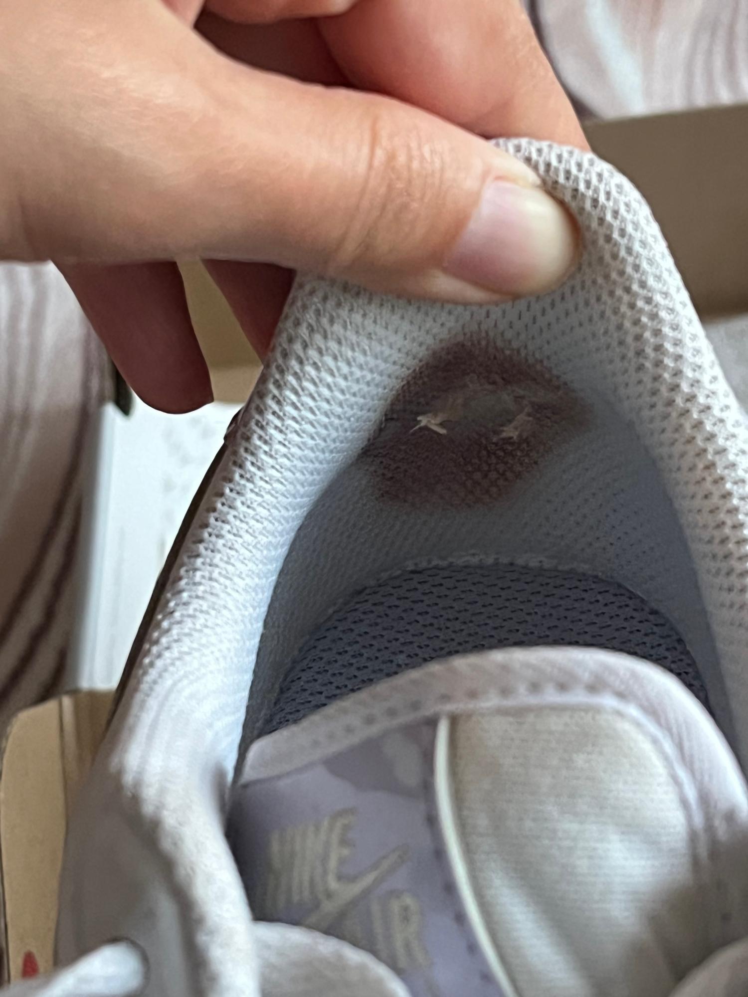 Nike Air Force F01 Series: Problema de Calidad en Mis Zapatos - Xolvie