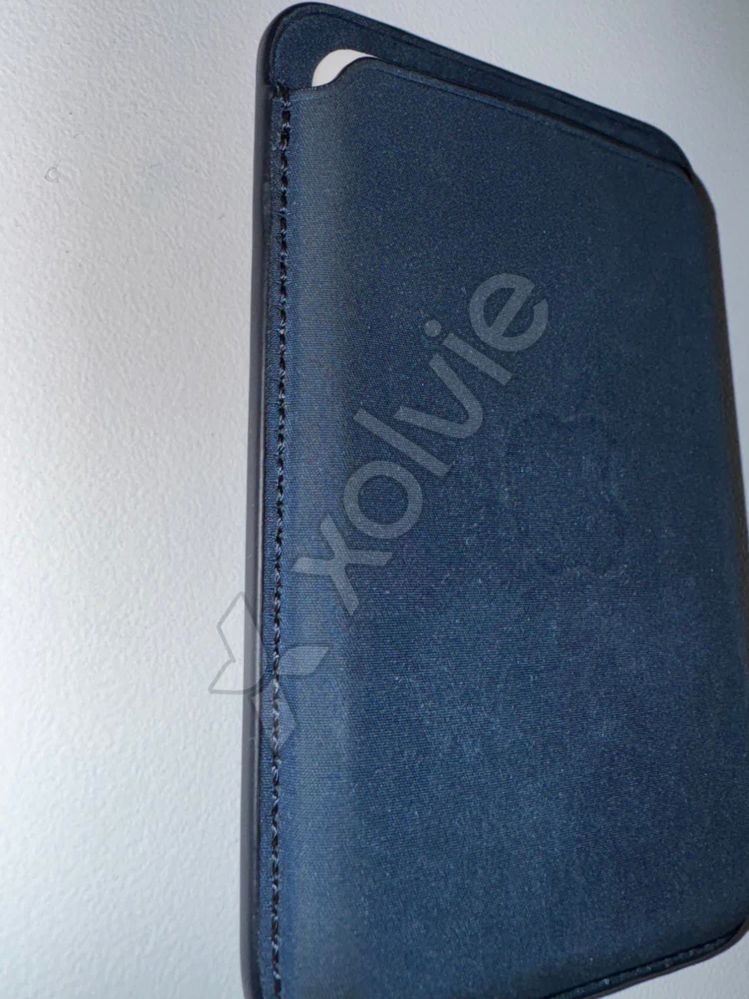Apple MagSafe Wallet Color Deformed After Just One Day of Use - Xolvie