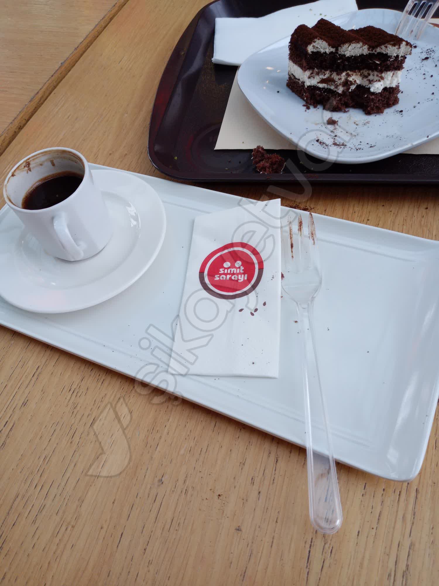 Simit Sarayı Bayat Tatlı Ve Sert Tavırla Karşılaşma - Şikayetvar