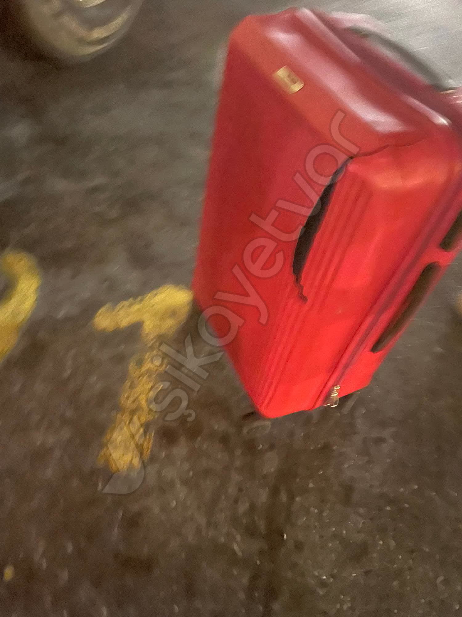 Öz Sivas Seyahat İle Kırık Valiz Ve Kötü Müşteri Hizmeti - Şikayetvar