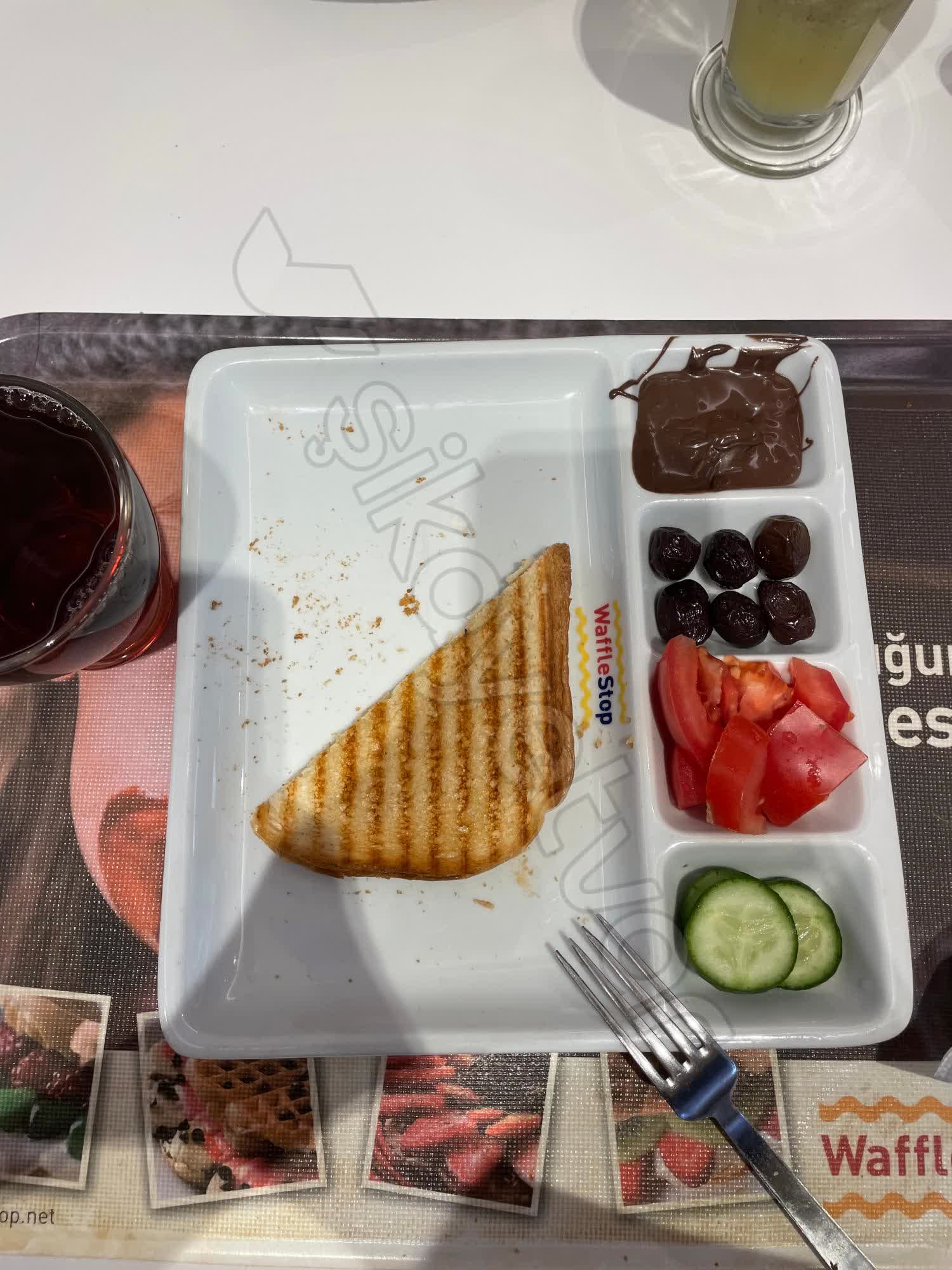 WaffleStop Emaar Square AVM'de Lezzetsiz Tost Ve Saygısız Hizmet ...