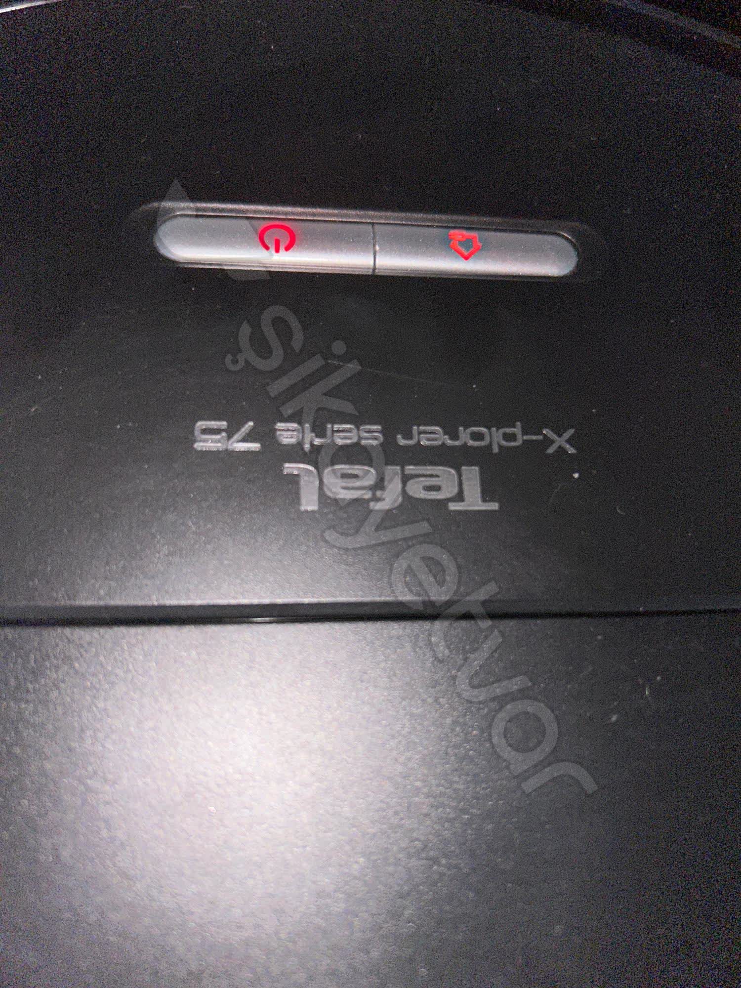 Tefal 75 Series Robot Vacuum Shows Red Light and Stops Working - Xolvie