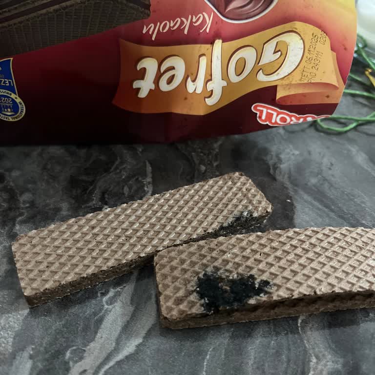 Şimşek Bisküvi ve Gıda Gofret Üzerindeki Anlaşılmaz Siyahlık - Şikayetvar