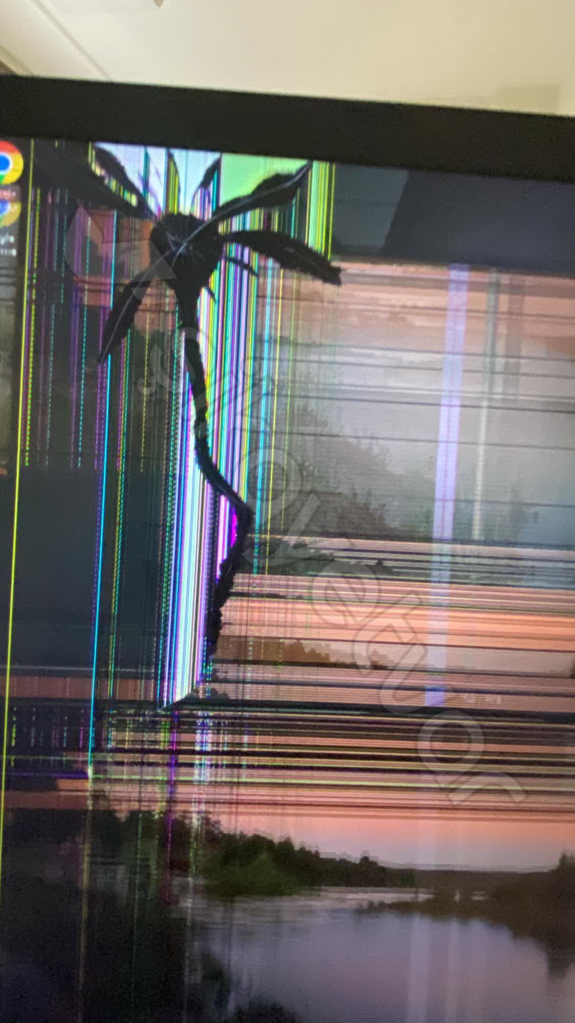 Monster Notebook Screen Cracked Overnight Despite Careful Use - Xolvie