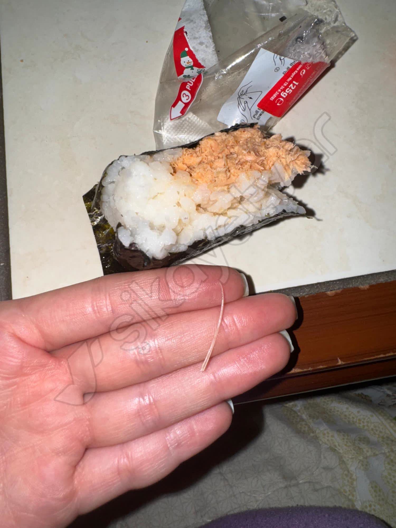 Dardanel Sushida Onigiri'de Güven Sarsan Plastik Madde - Şikayetvar