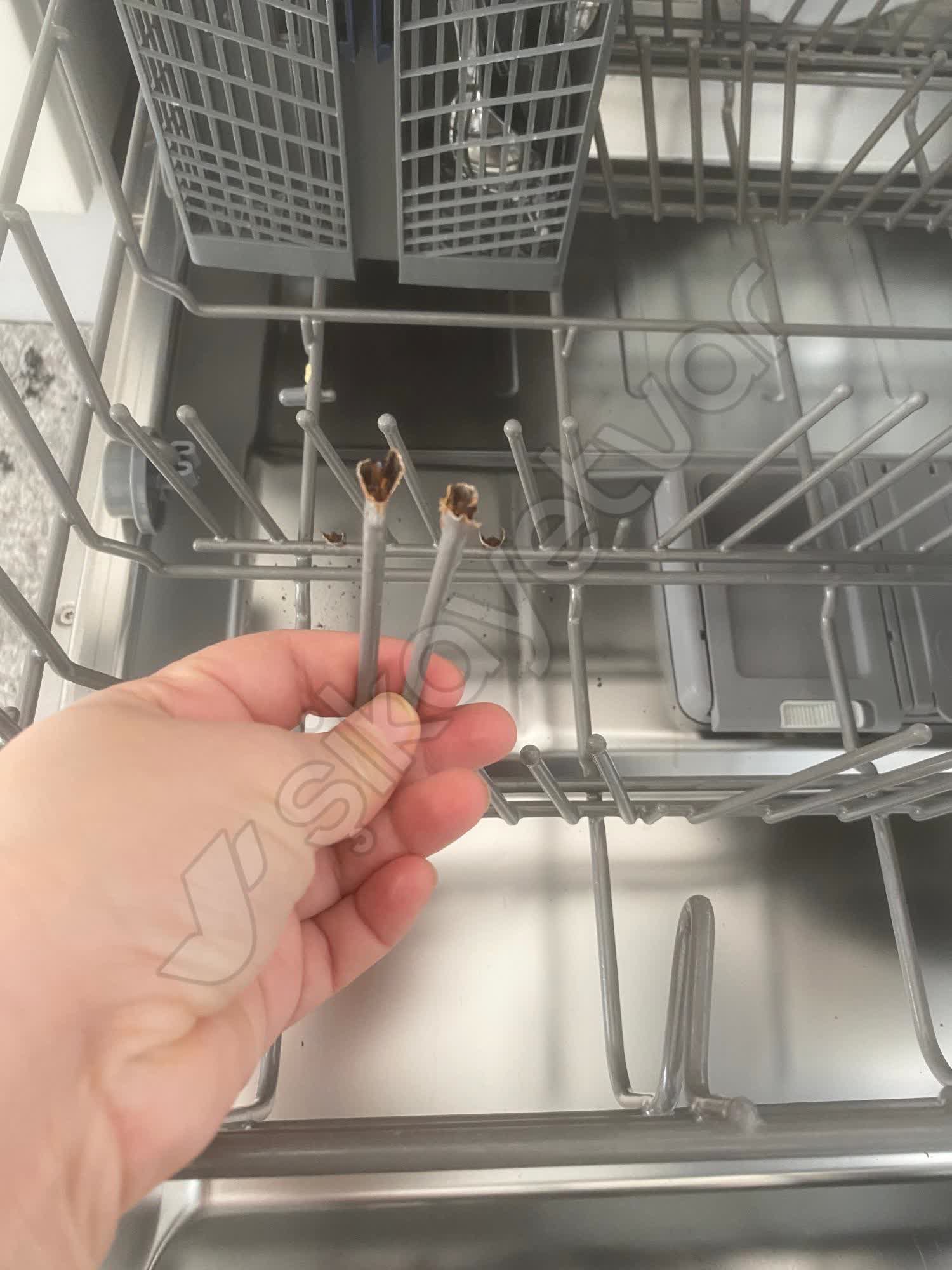 Samsung Dishwasher’s Lower Rack Rusted and Broke After Only 3 Years ...