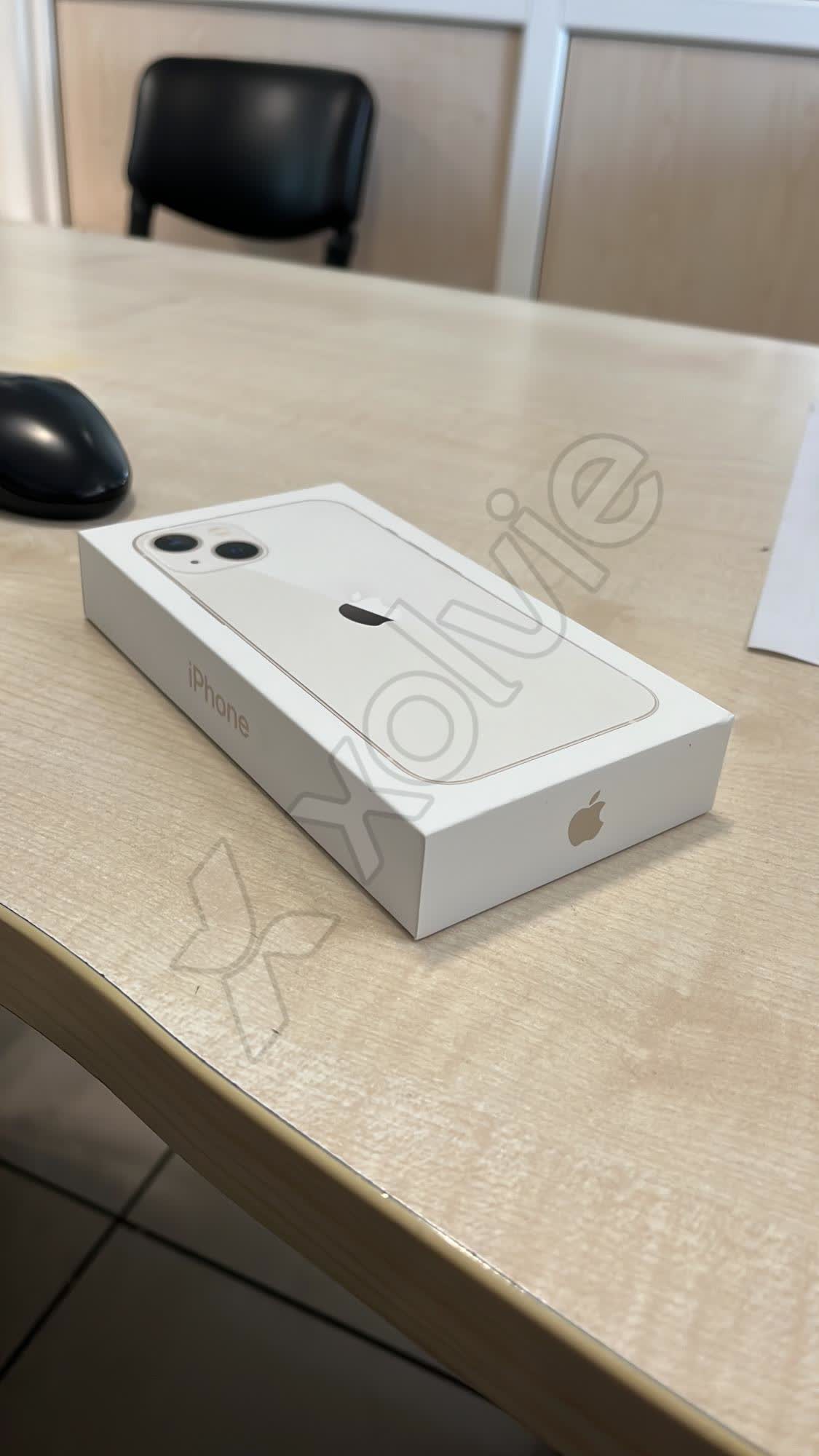 iPhone (US) Apple iPhone 13 Had a Manufacturing Defect on the Back ...