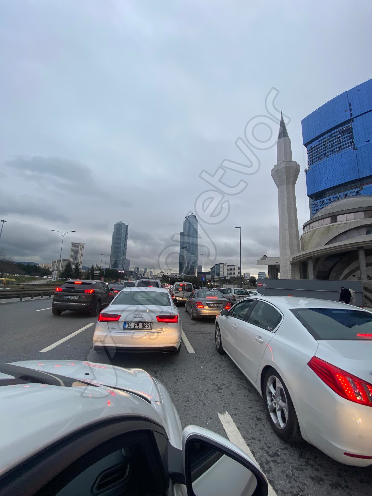 Maltepe Piazza AVM Piazza AVM'nin Trafik Çilesi Ve Giriş Sorunu ...