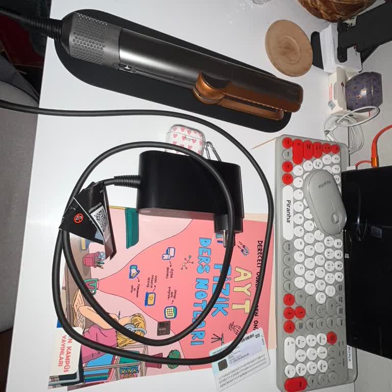 Dyson (US) Dyson Airstrait Review: No Storage Box, Prone to Scratches ...