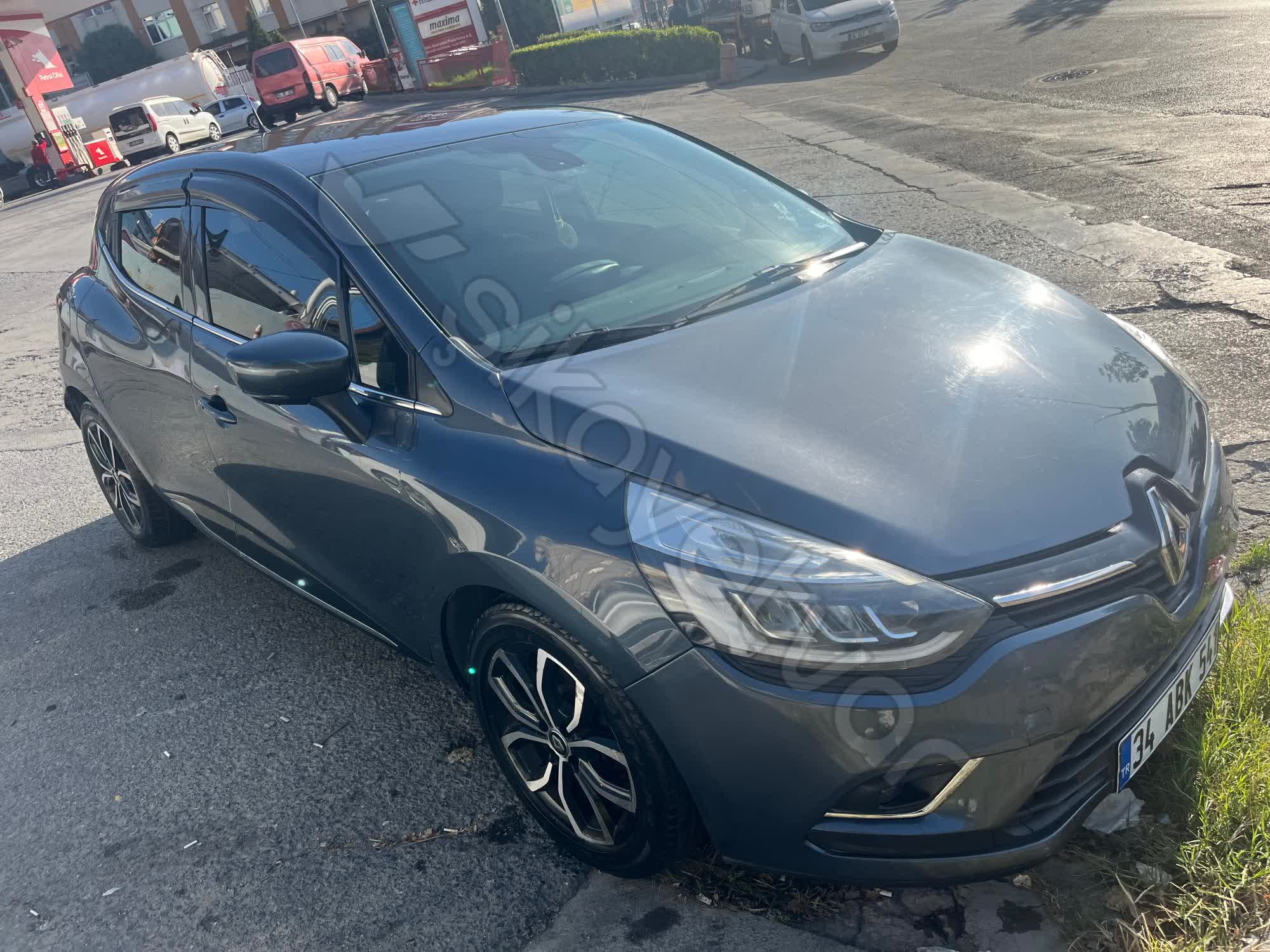 Renault Clio 4 Park Lambaları Kendi Kendine Yanıp Sönüyor - Şikayetvar