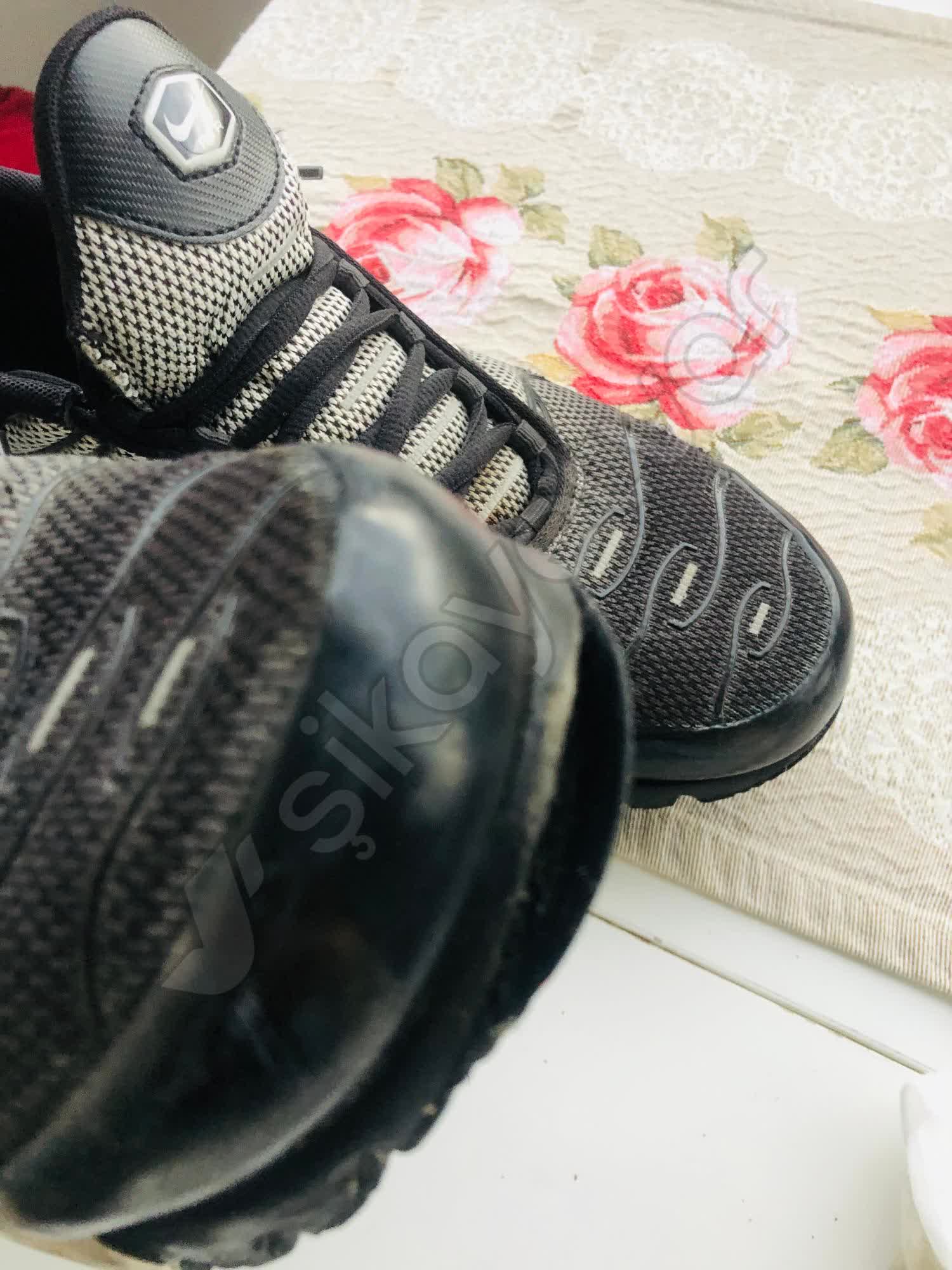 Nike Air Plus Shoes Fell Apart in 3 Months, Refund Denied - Xolvie