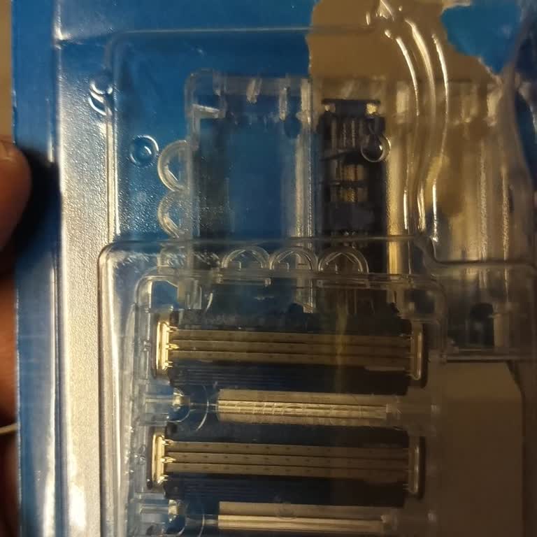 Gillette Sensor 3 Razor Falls Apart and Lacks Sharpness - Xolvie