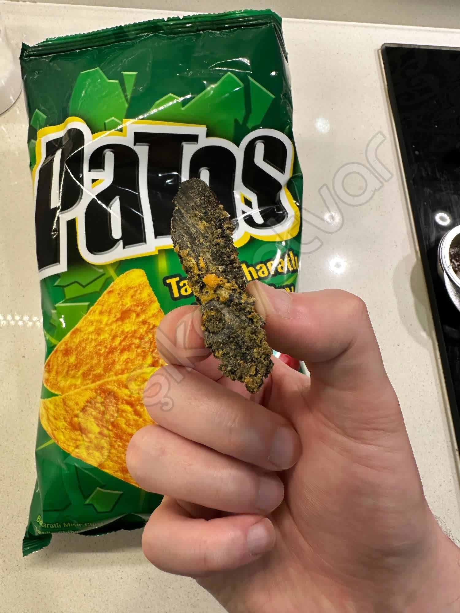 Patos Cips Paketinde Gizemli Siyah Madde Şoku - Şikayetvar