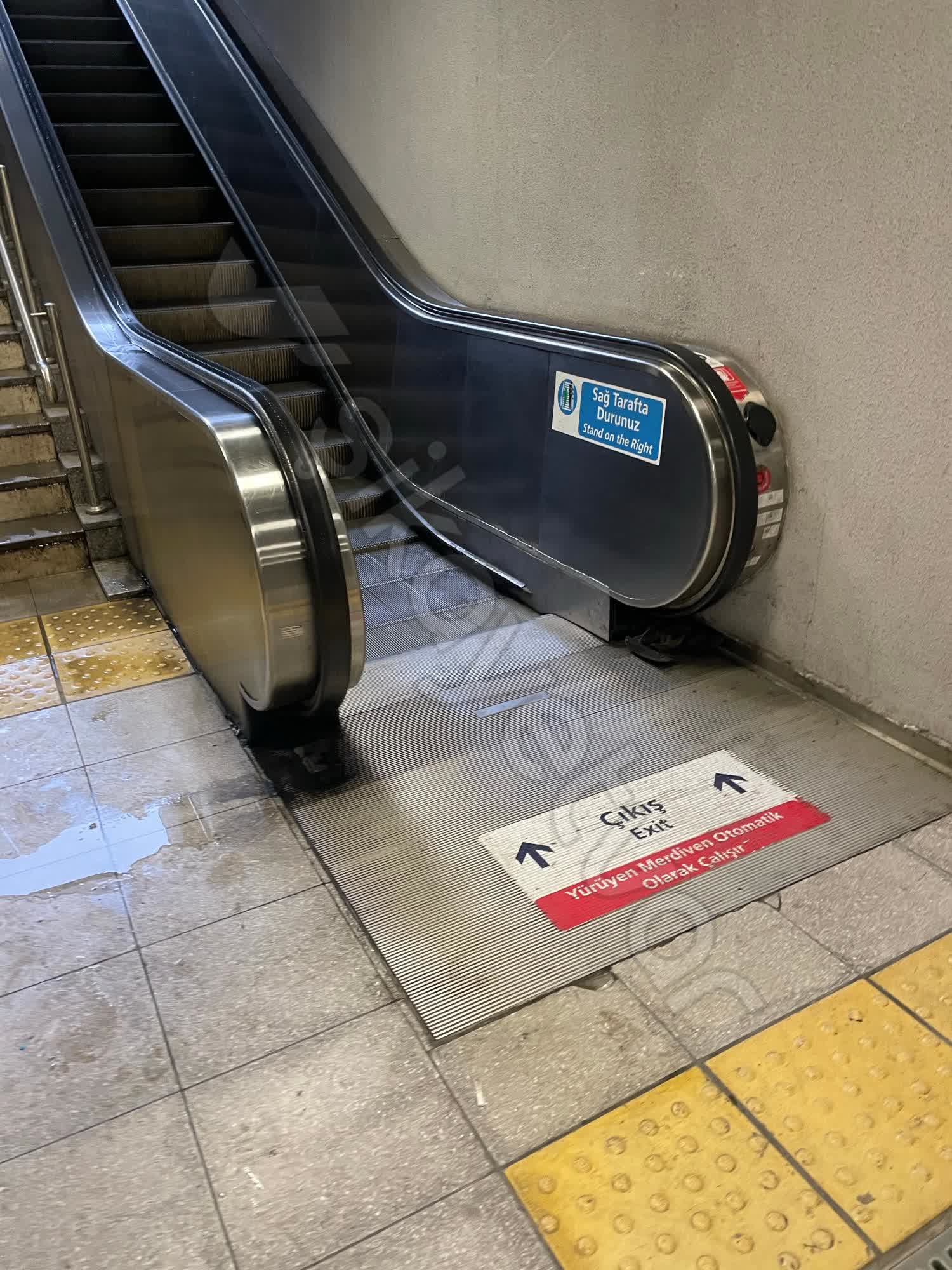Metro İstanbul Üçyüzlü Metro İstasyonu'nda Sürekli Bozulan Yürüyen ...