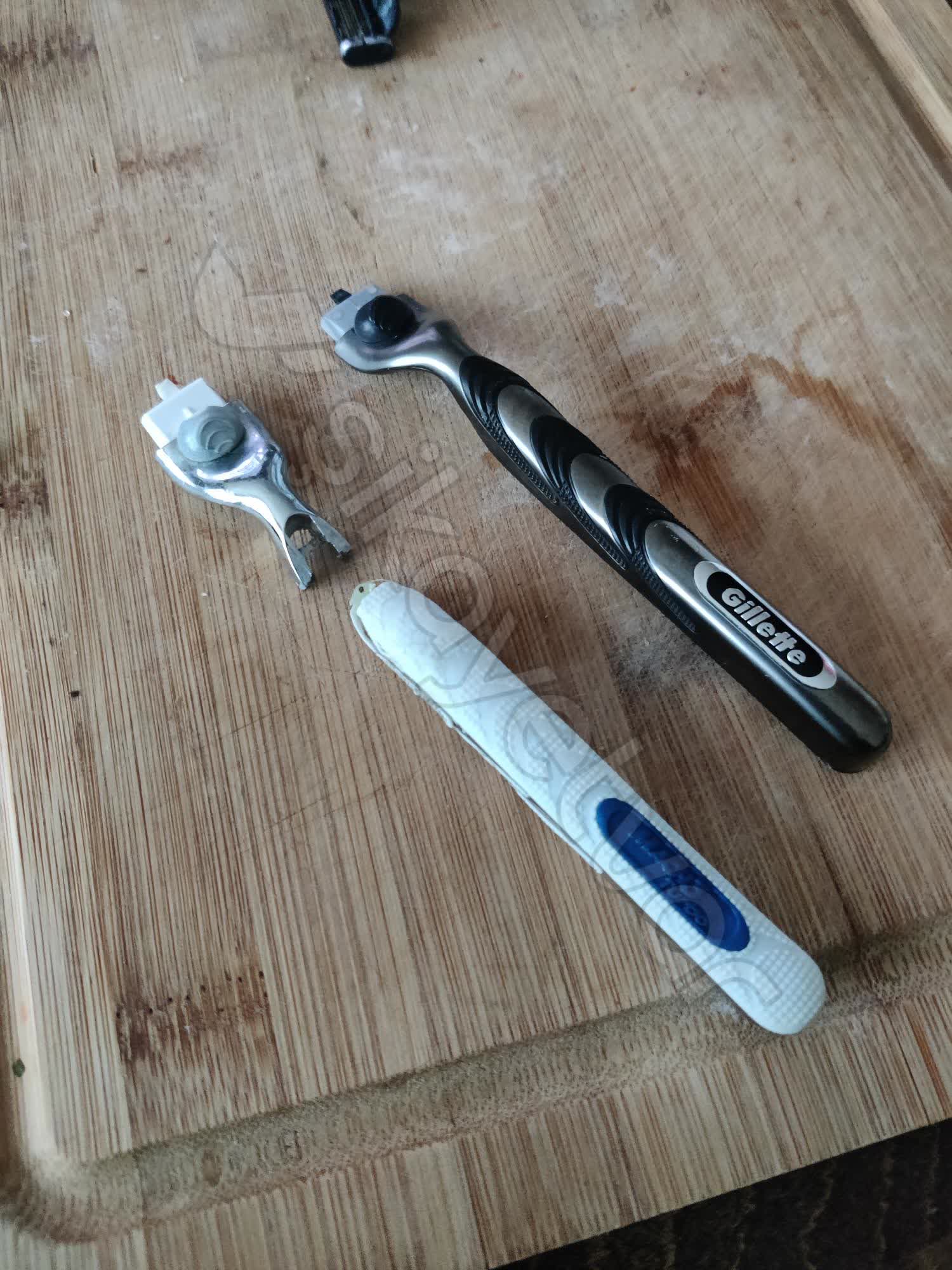 Gillette Razor Blades Detach While Cleaning – Quality Has Dropped - Xolvie