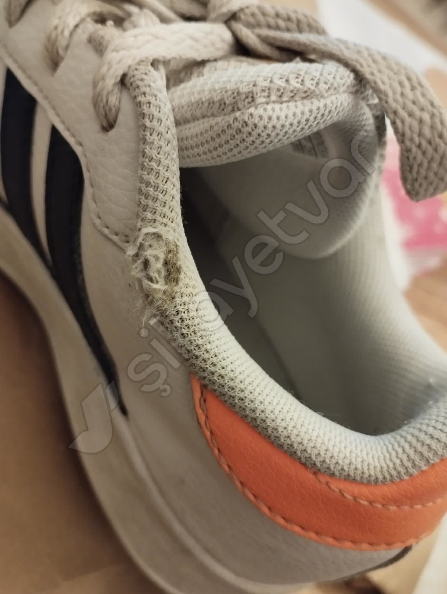Zapatillas Adidas deformadas en poco tiempo, solicito cambio - Xolvie