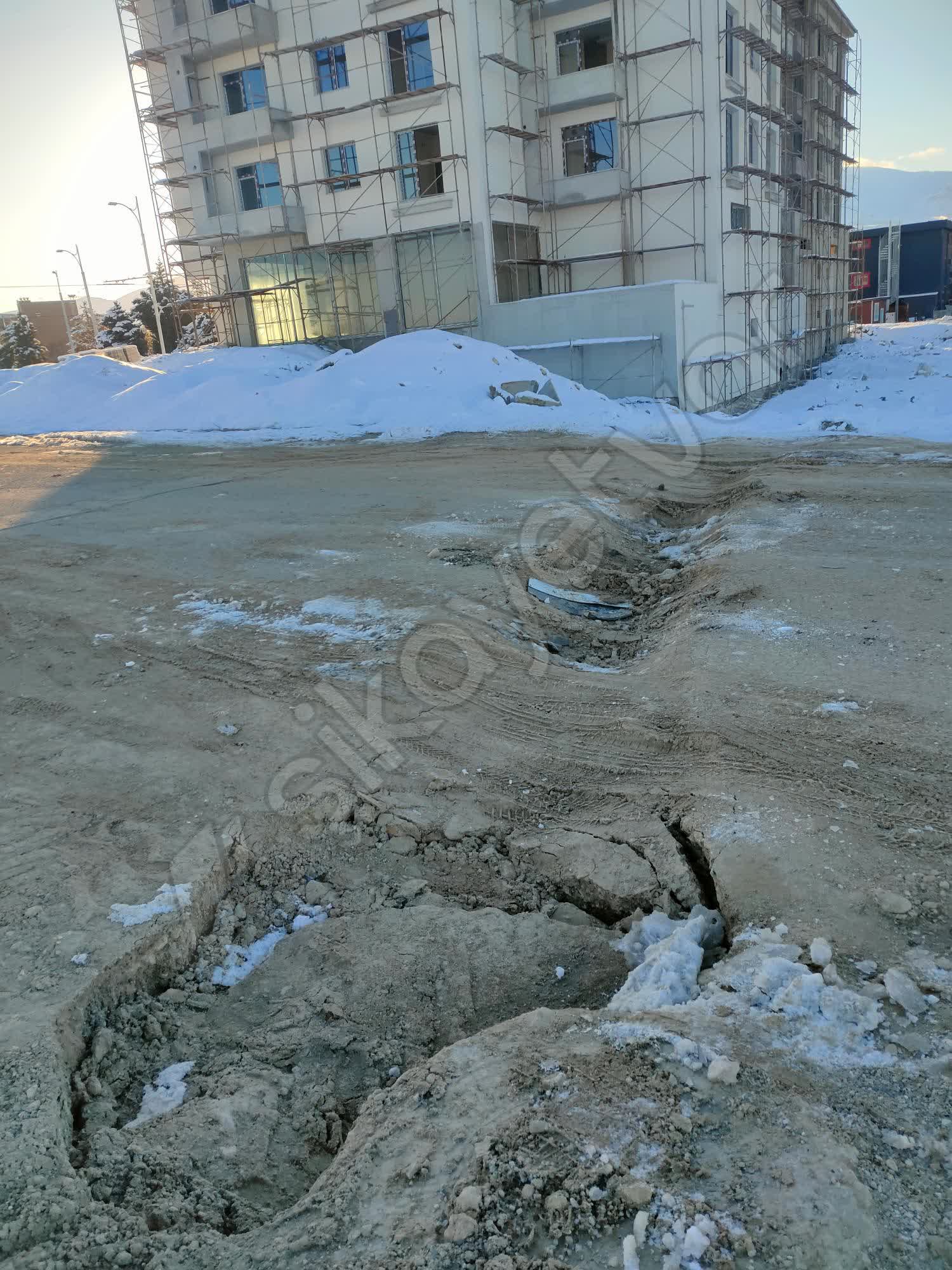 Yeşilyurt Belediyesi Tehlikeli Çukur: Uyarı Levhası Olmayan İnşaat ...