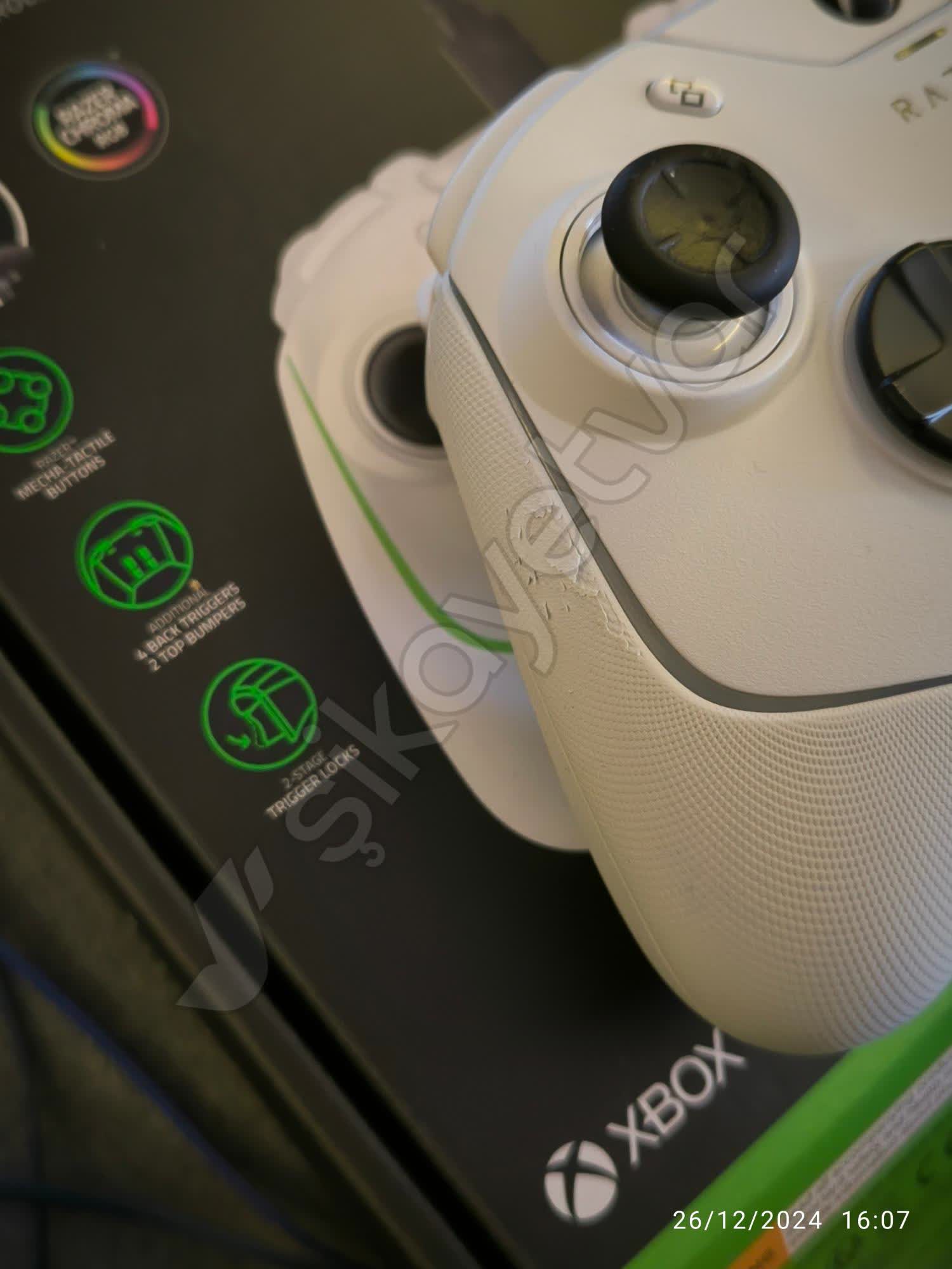 Razer Wolverine V2 Controller Coating Peeled Off - Xolvie